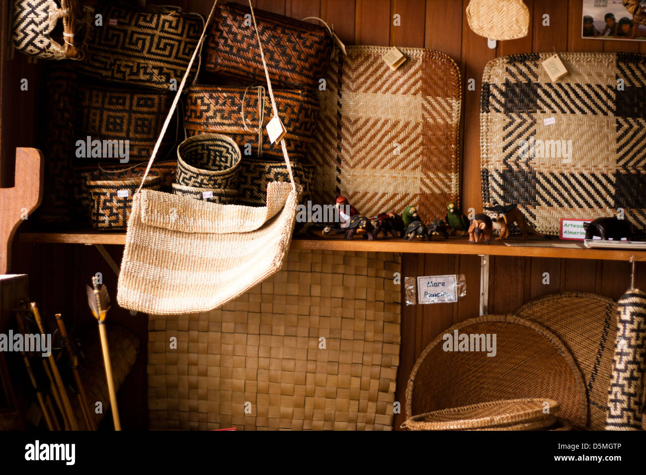 Waimiri Atroari indian local handcraft art at Novo Airão, Amazonas ...