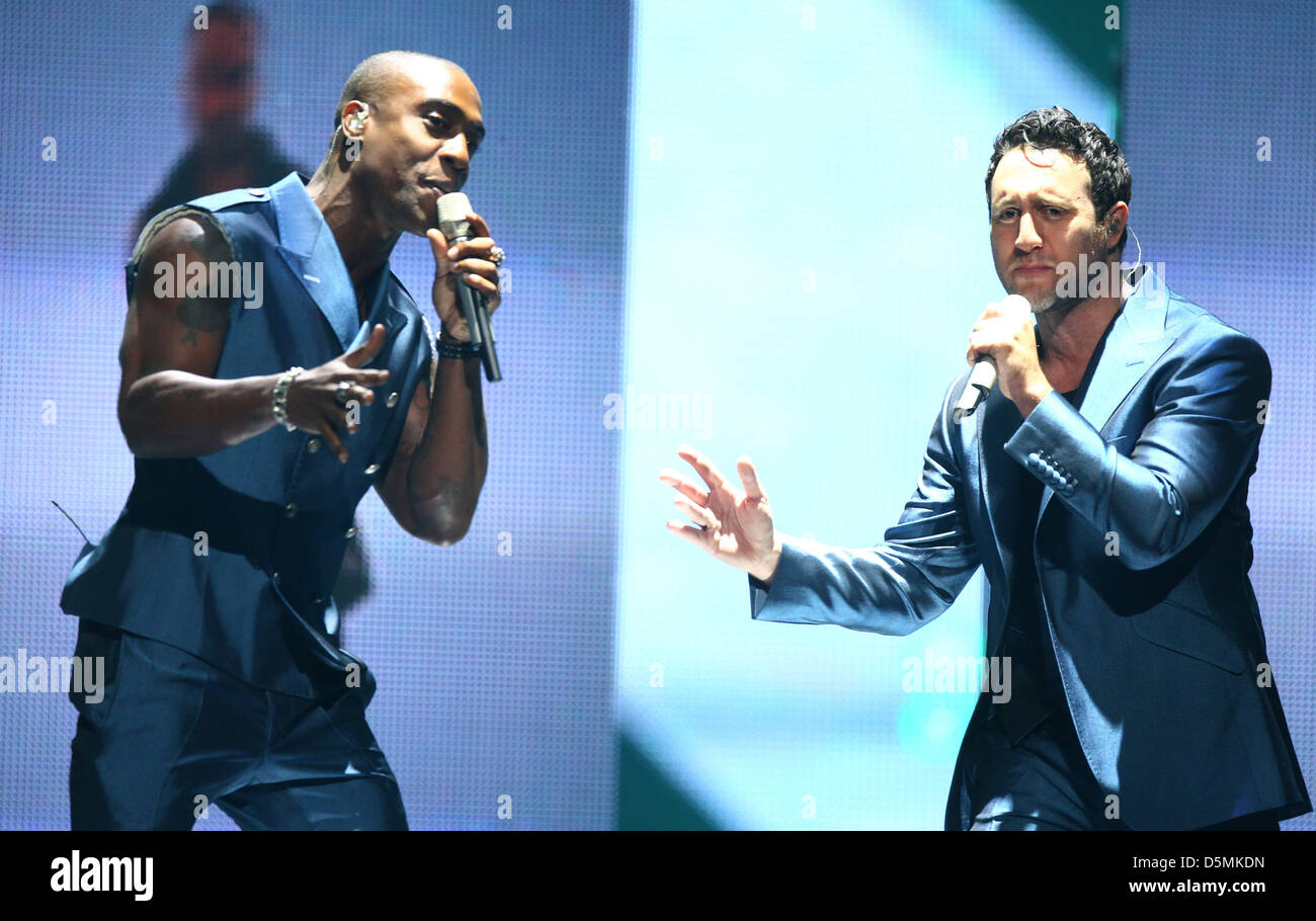 Blue rehearsing for the Eurovision Song Contest (Grand Prix Eurovision ...