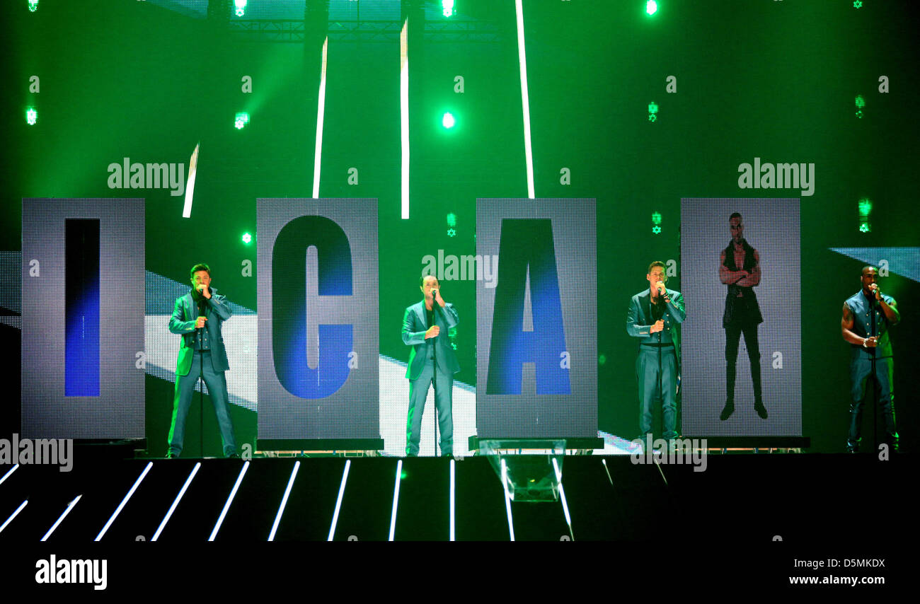 Blue rehearsing for the Eurovision Song Contest (Grand Prix Eurovision ...