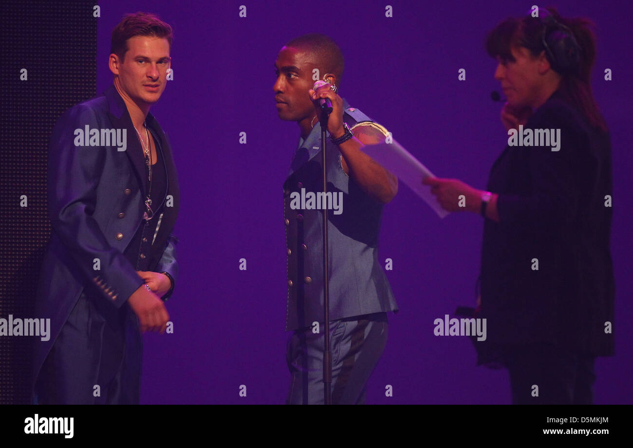 Blue rehearsing the Eurovision Song Contest (Grand Prix Eurovision de ...