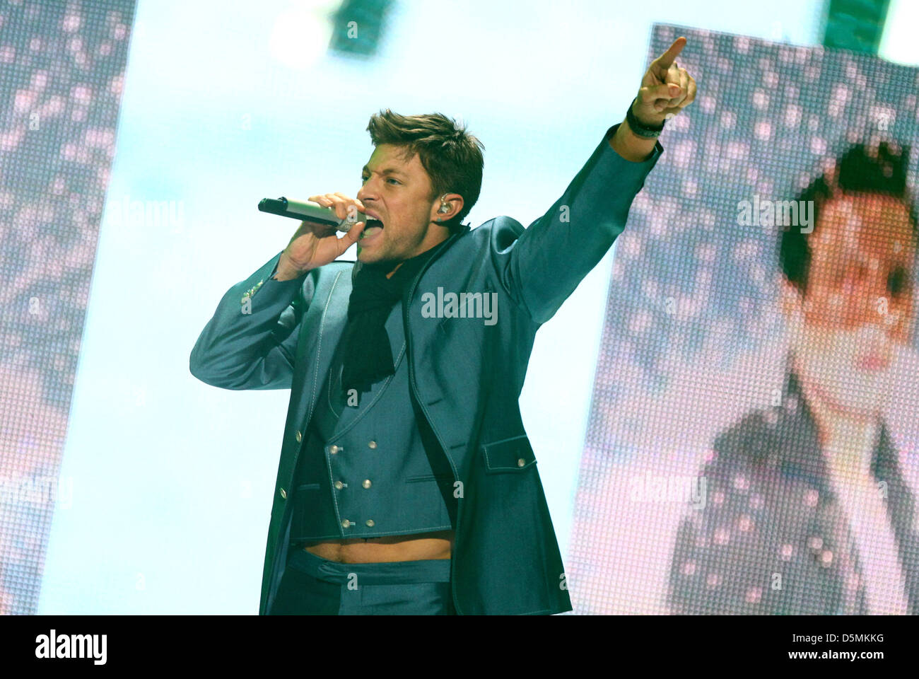 Blue rehearsing the Eurovision Song Contest (Grand Prix Eurovision de ...