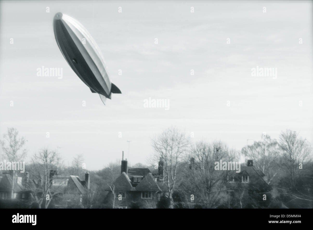 Zeppelin over london zeppelin over london hi-res stock photography and ...
