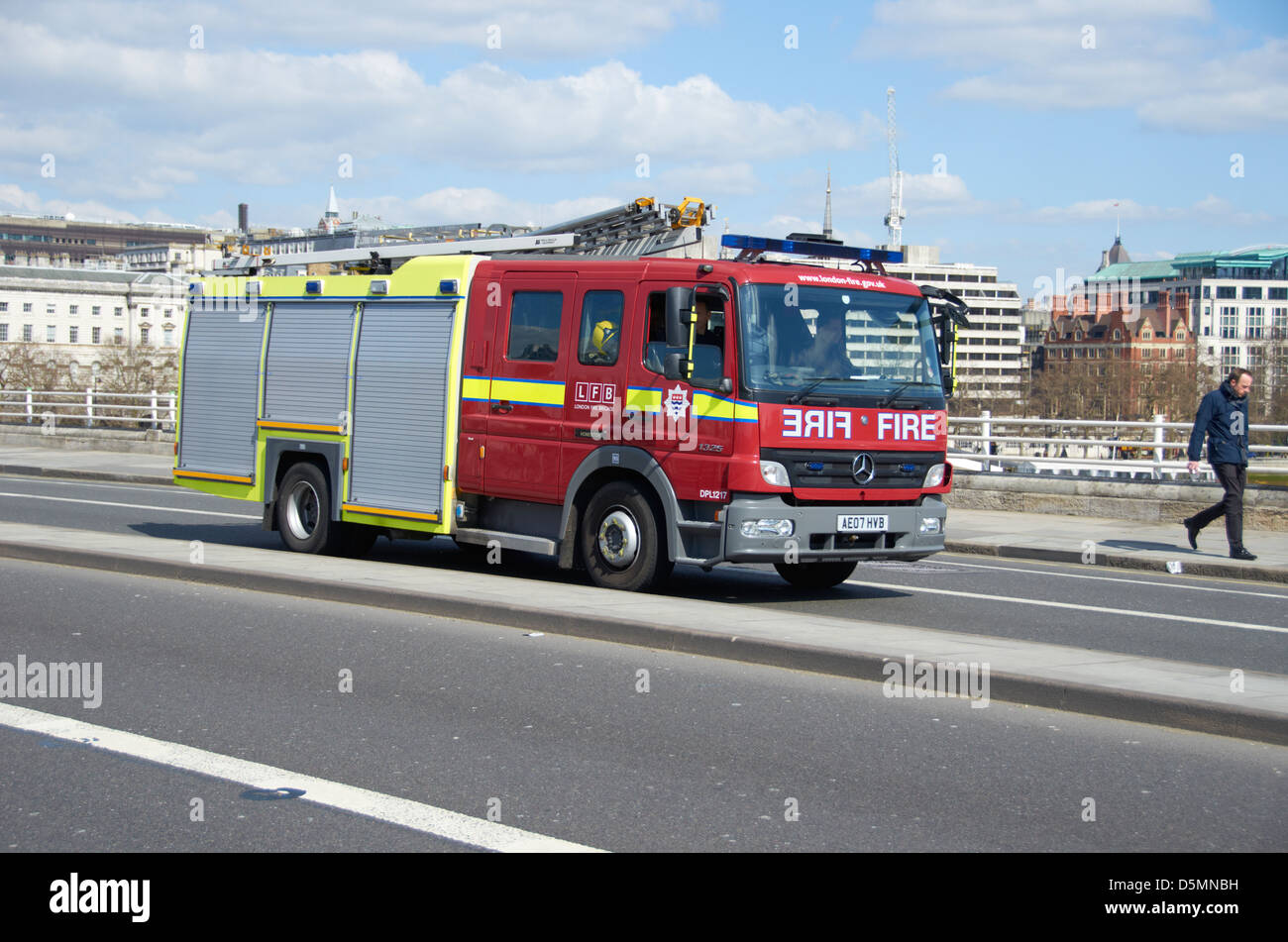 Fire engine uk lights hi-res stock photography and images - Alamy