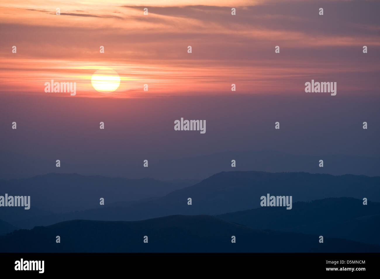 Dark purple sunset hi-res stock photography and images - Alamy