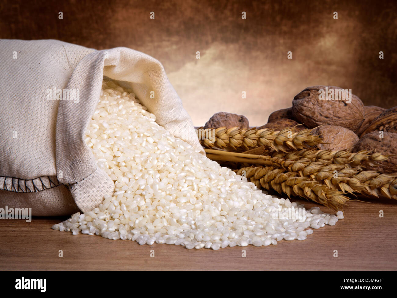 natural brown rice Stock Photo - Alamy
