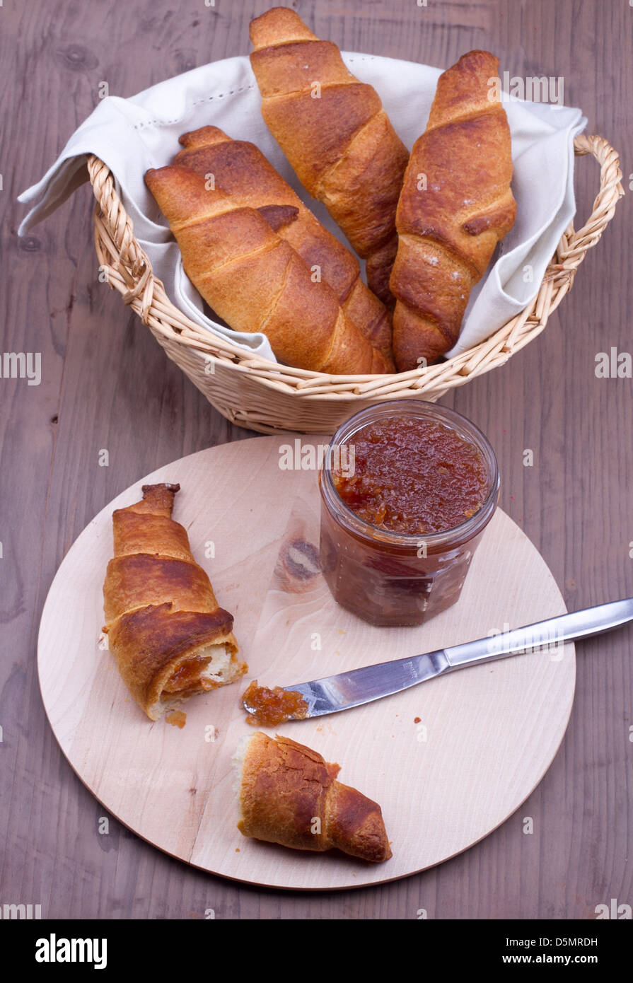 Croissant basket table hi-res stock photography and images - Alamy