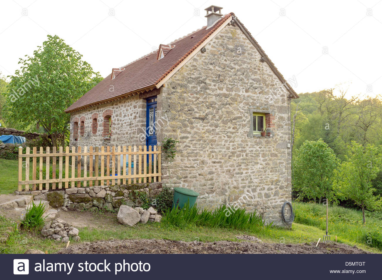 French Country Farmhouse High Resolution Stock Photography and Images ...