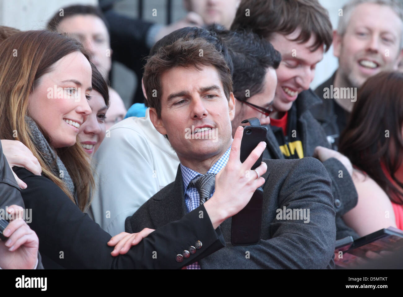 Tom cruise on red carpet premiere oblivion hi-res stock photography and ...