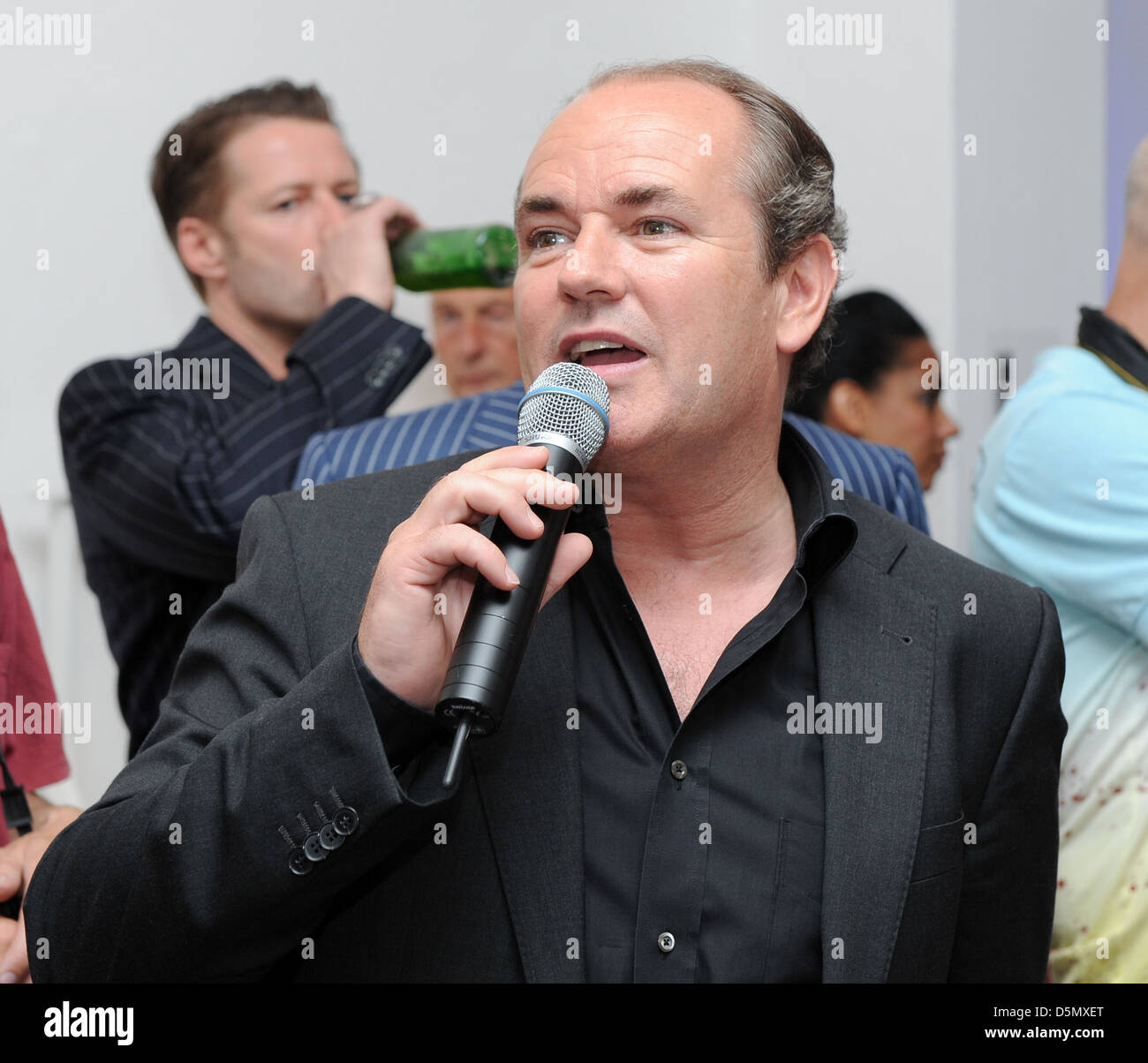 Wolfram Kons at "Night of the heART" at Galerie Morgen Contemporary in ...