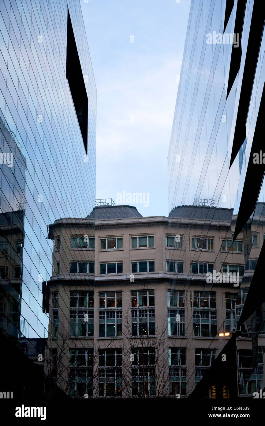 London reflections hi-res stock photography and images - Alamy