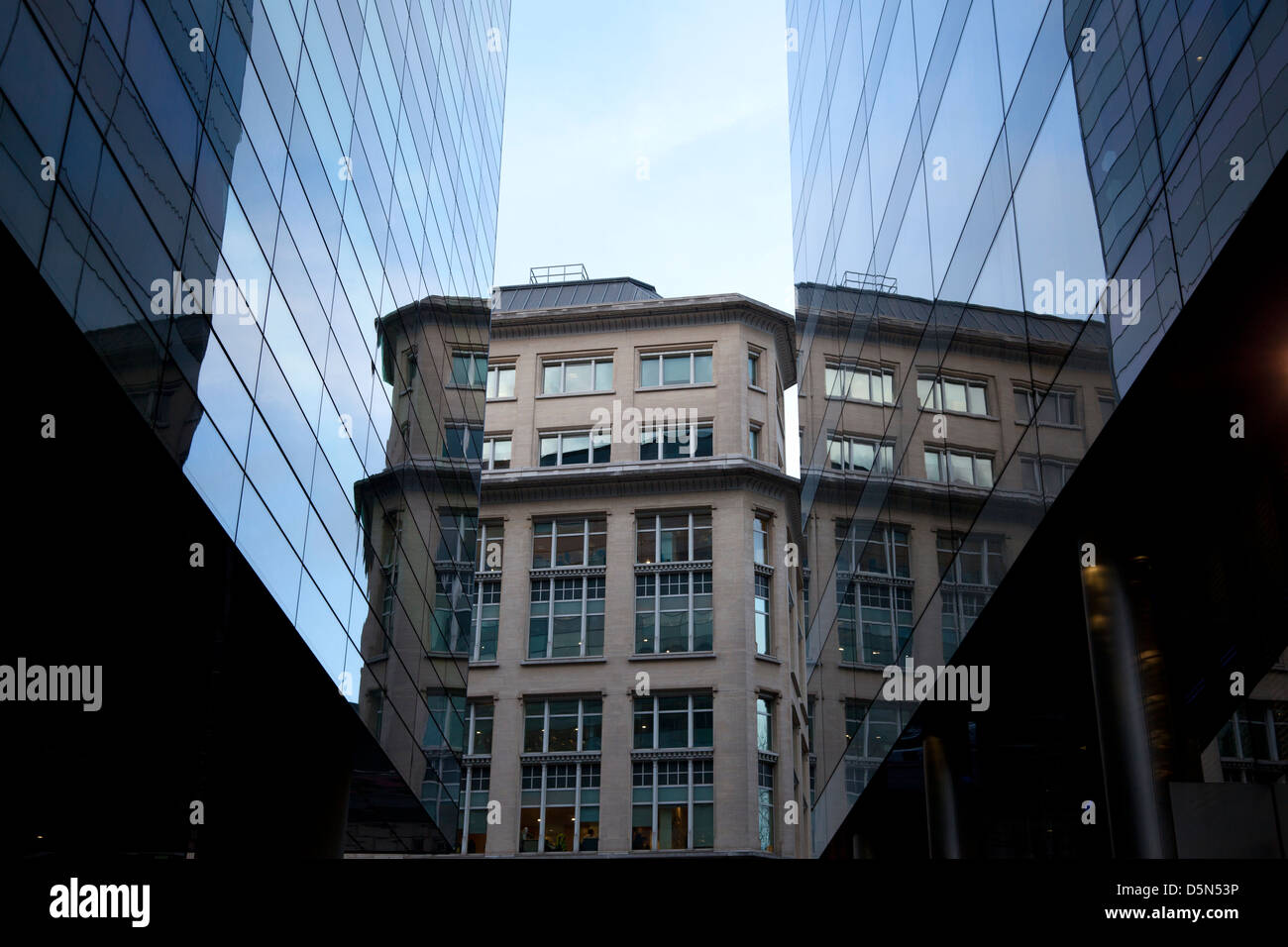 Building reflections in Angel Passage, City of London Stock Photo - Alamy