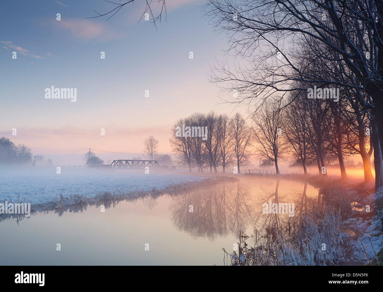 The Waveney river on the Norfolk/Suffolk border in winter Stock Photo ...