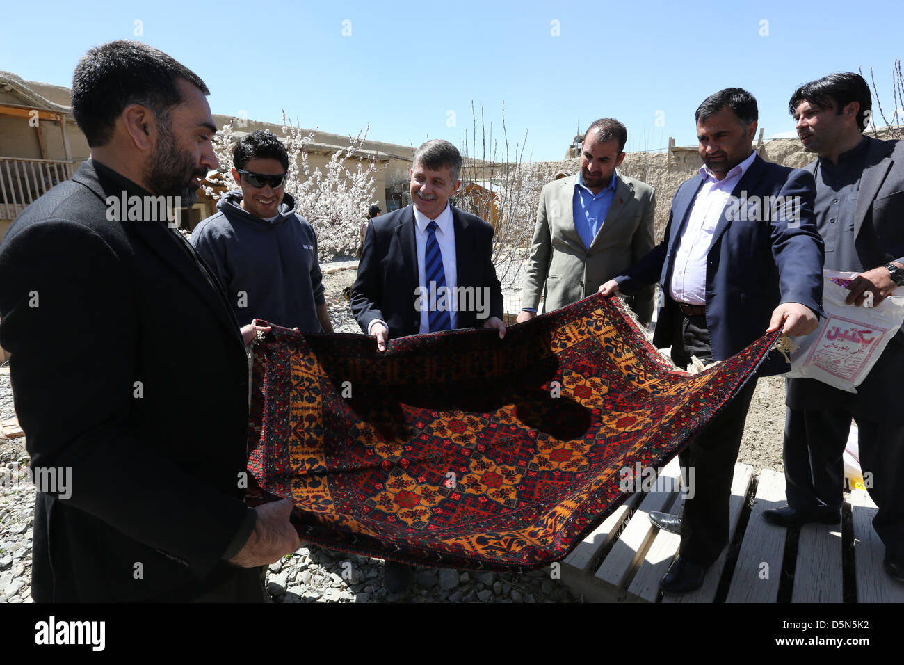 Prt closing carpet gift afghan hi-res stock photography and images - Alamy