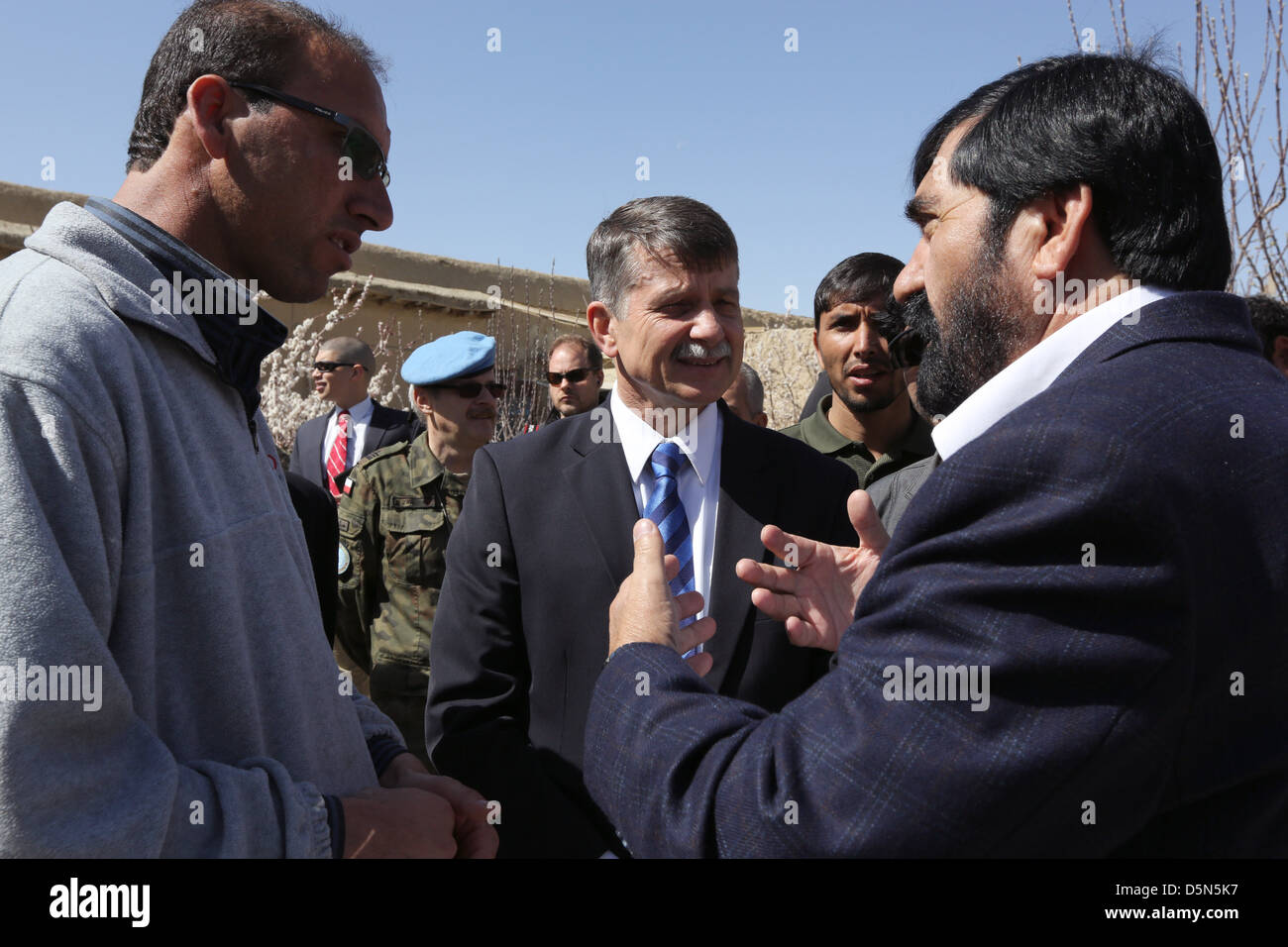 Prt closing ceremony afghan hi-res stock photography and images - Alamy