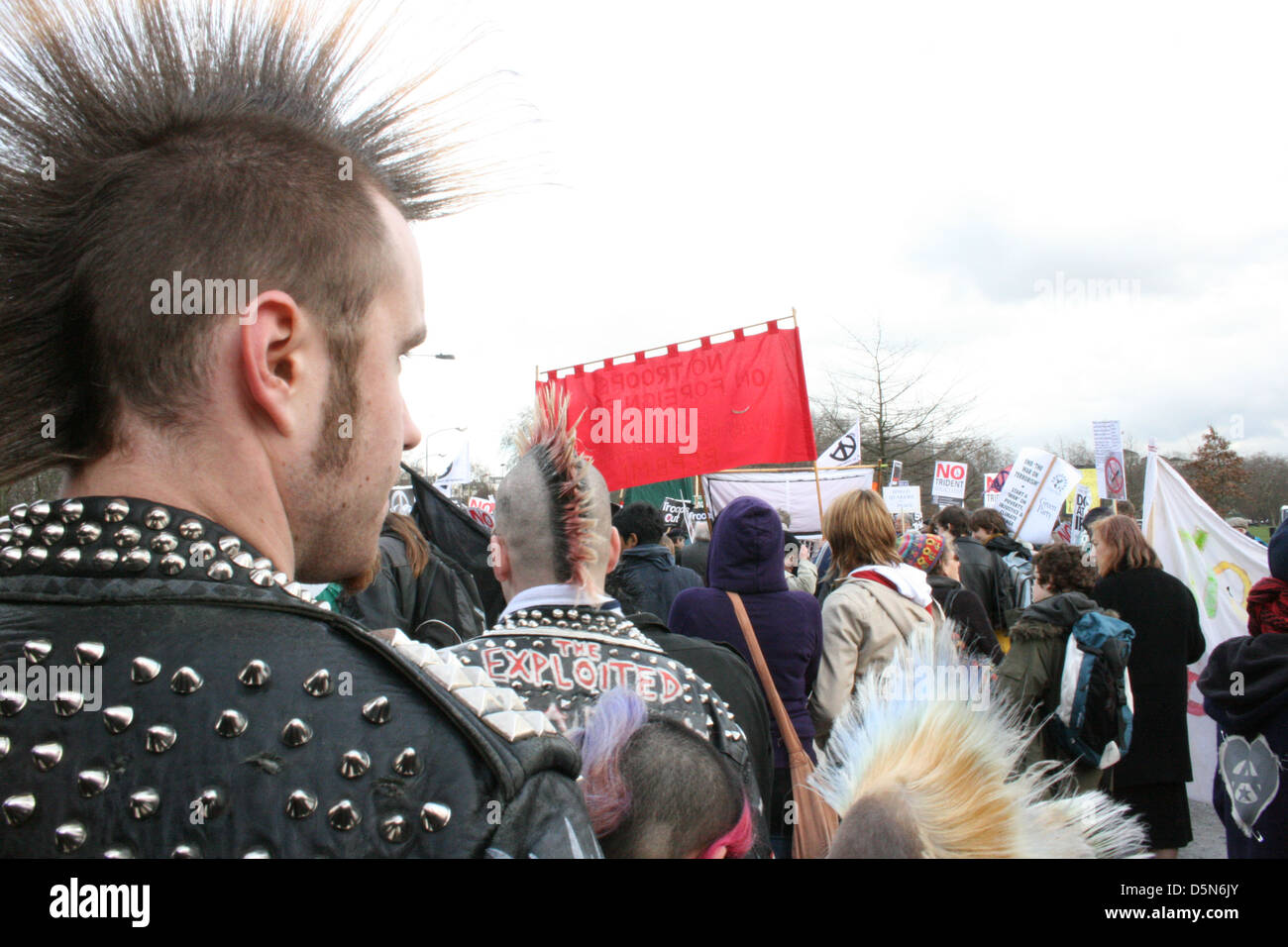 Punks of london hi-res stock photography and images - Alamy