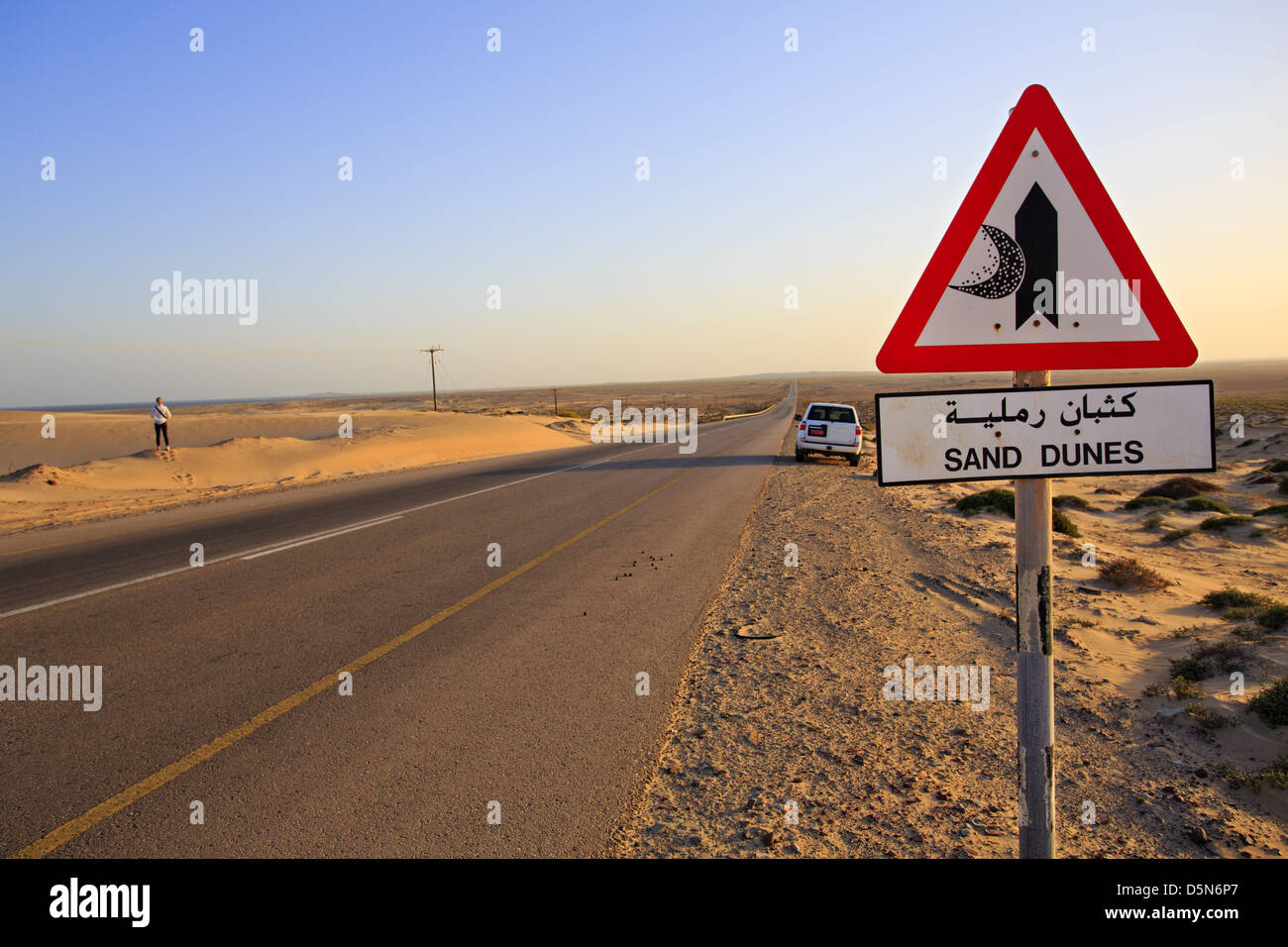 Road sign desert oman hi-res stock photography and images - Alamy