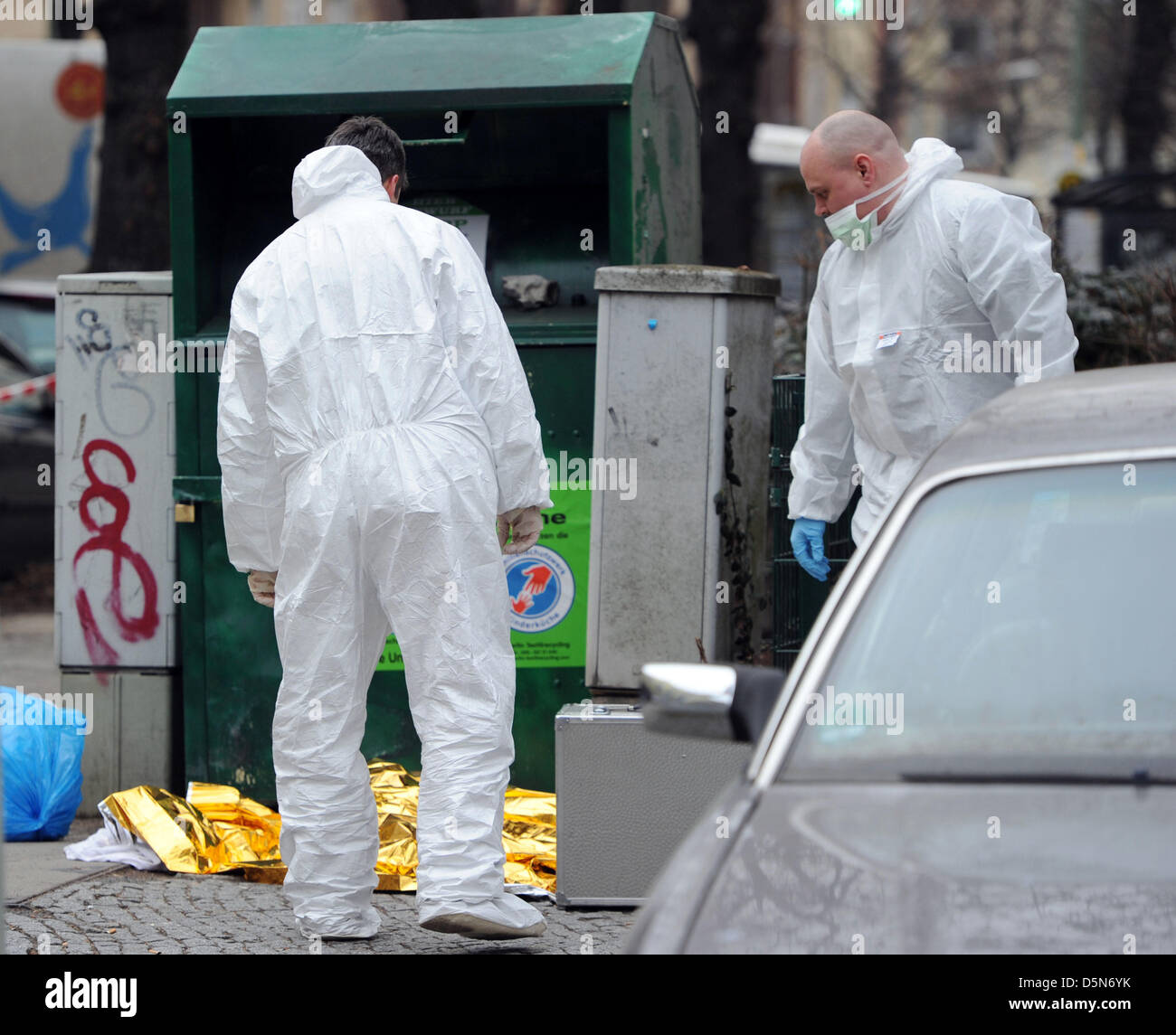 Forensic suits hi-res stock photography and images - Alamy