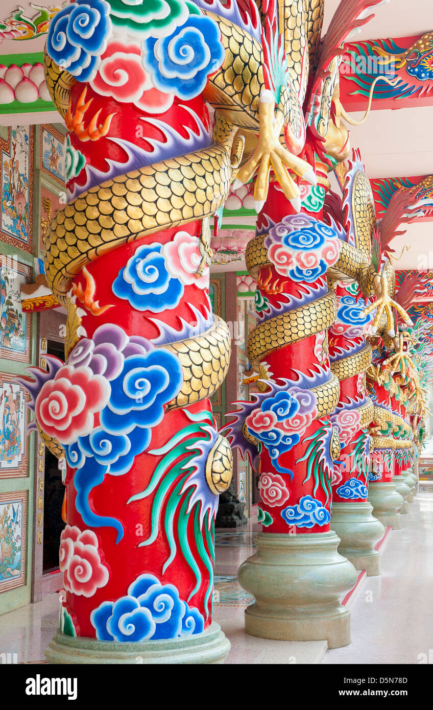 Ornate golden chinese hi-res stock photography and images - Alamy