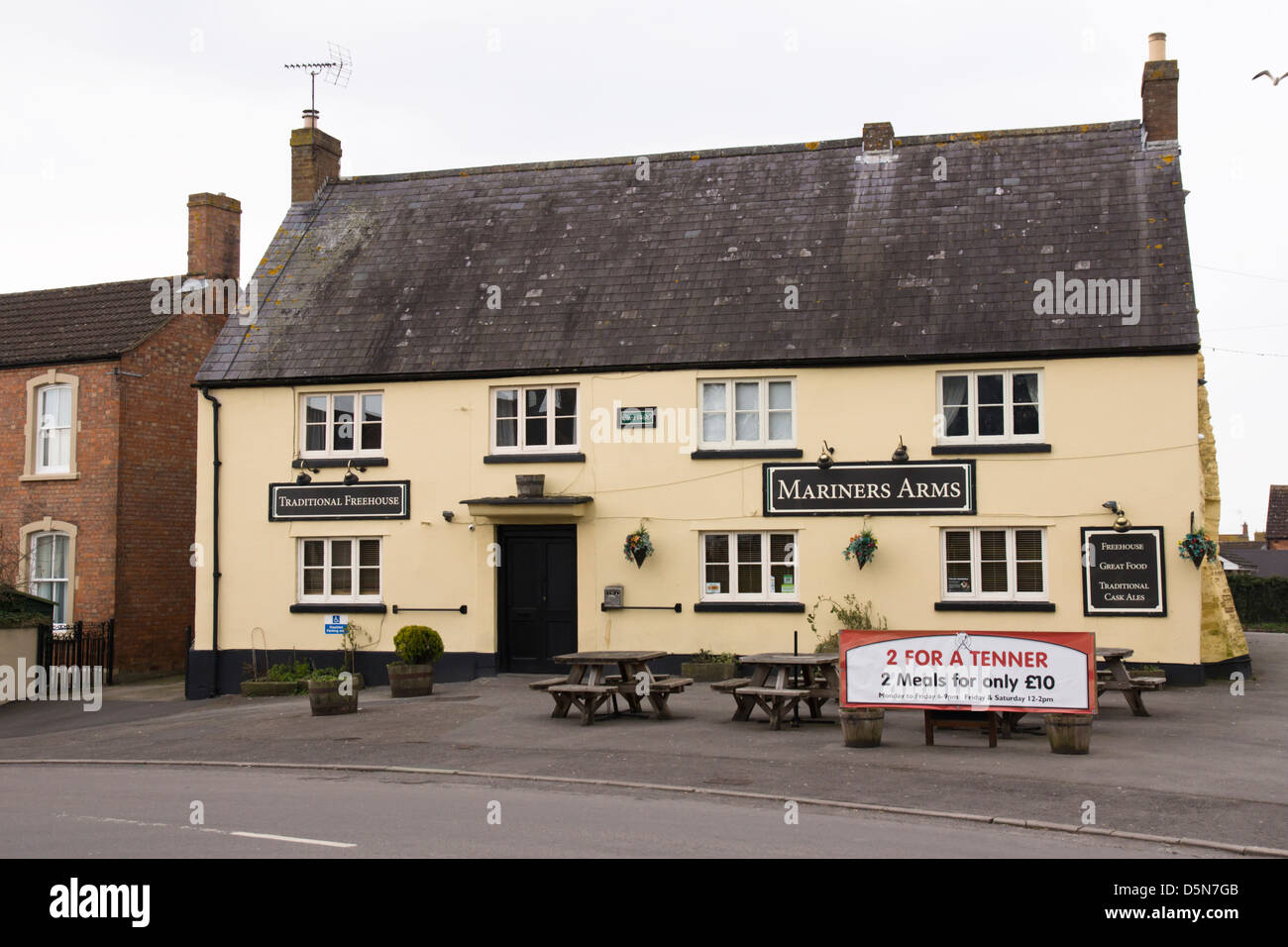 The Mariners Arms Pub. Berkeley Town in Gloucestershire England UK ...