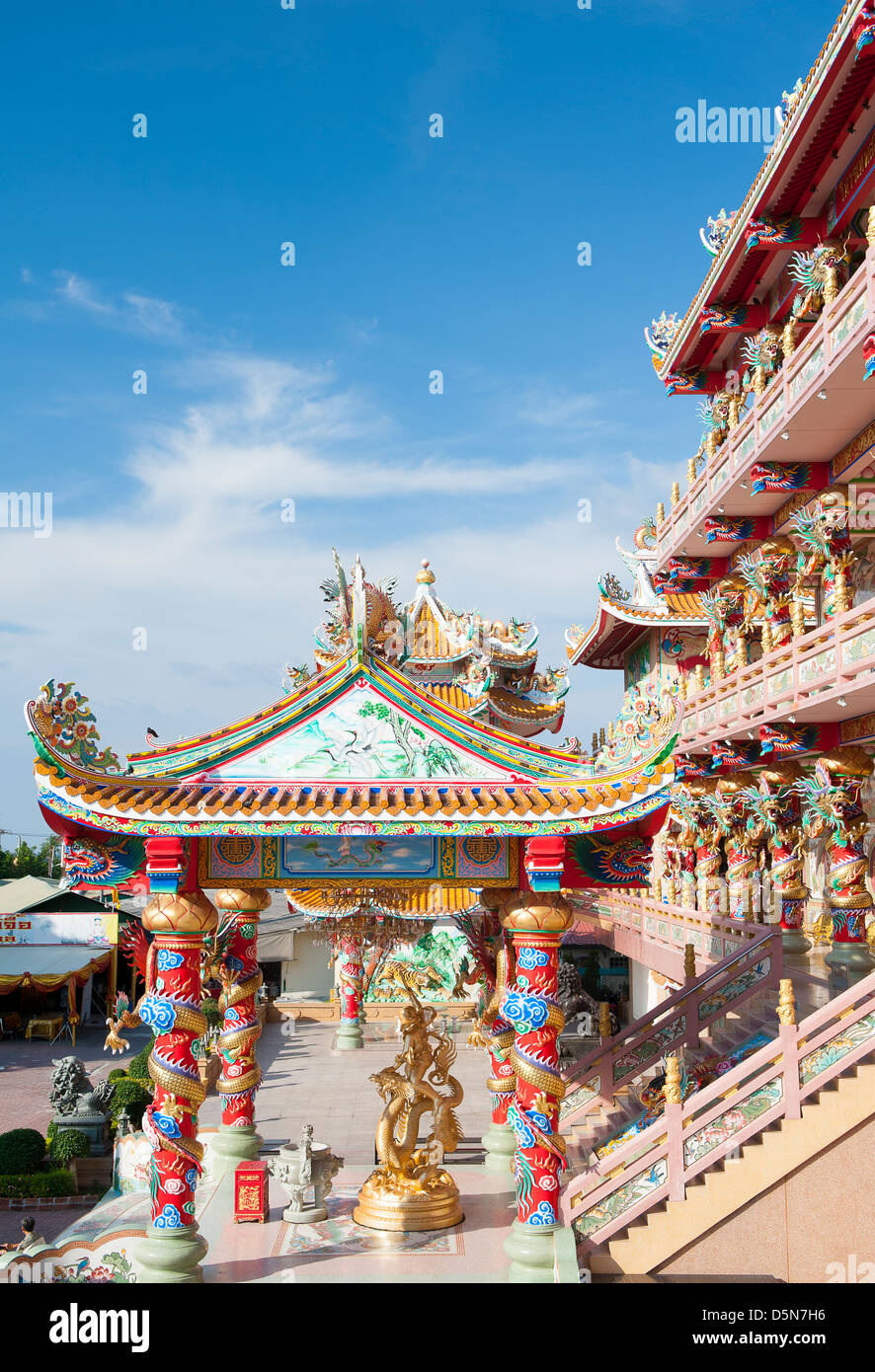 Colorful chinese temple hi-res stock photography and images - Alamy