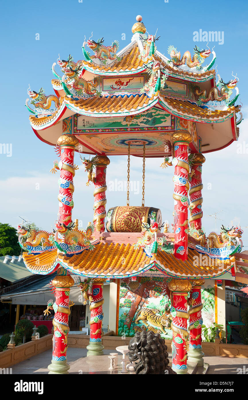 Colorful ornate Chines temple Stock Photo - Alamy