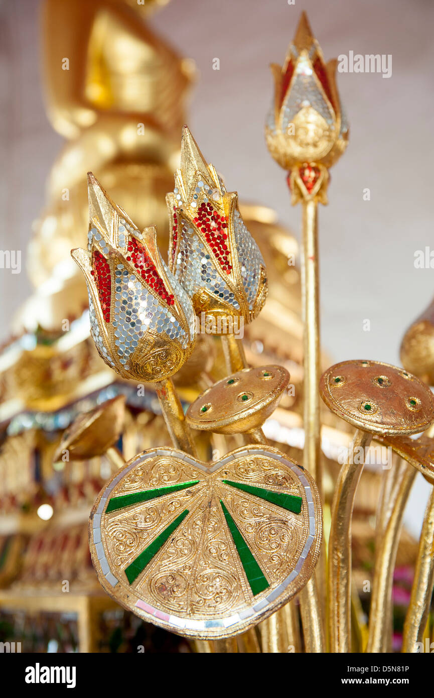 Buddhist alter shrine in temple hi-res stock photography and images - Alamy