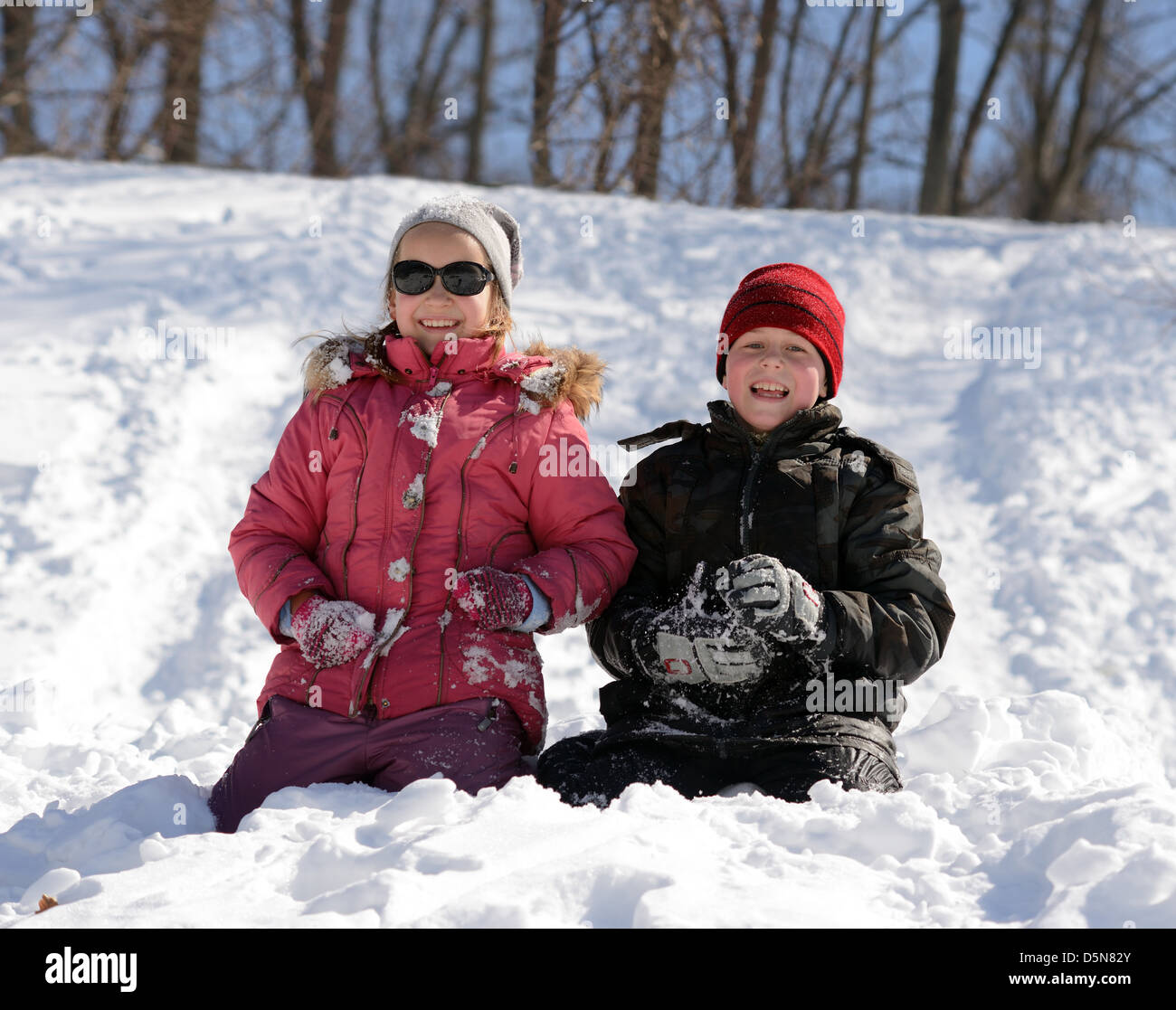 children playing in snow Stock Photo - Alamy