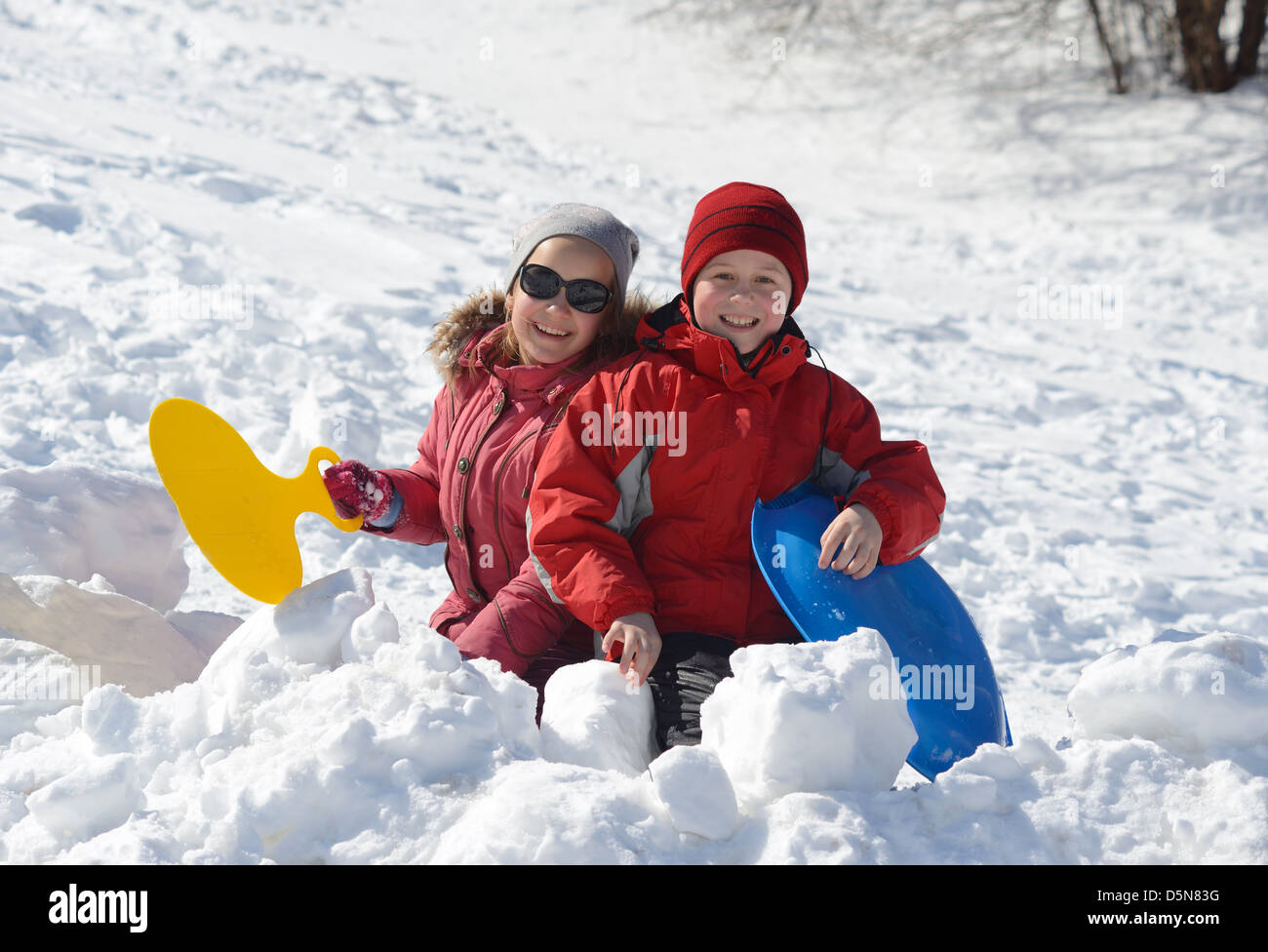 children playing in snow Stock Photo - Alamy