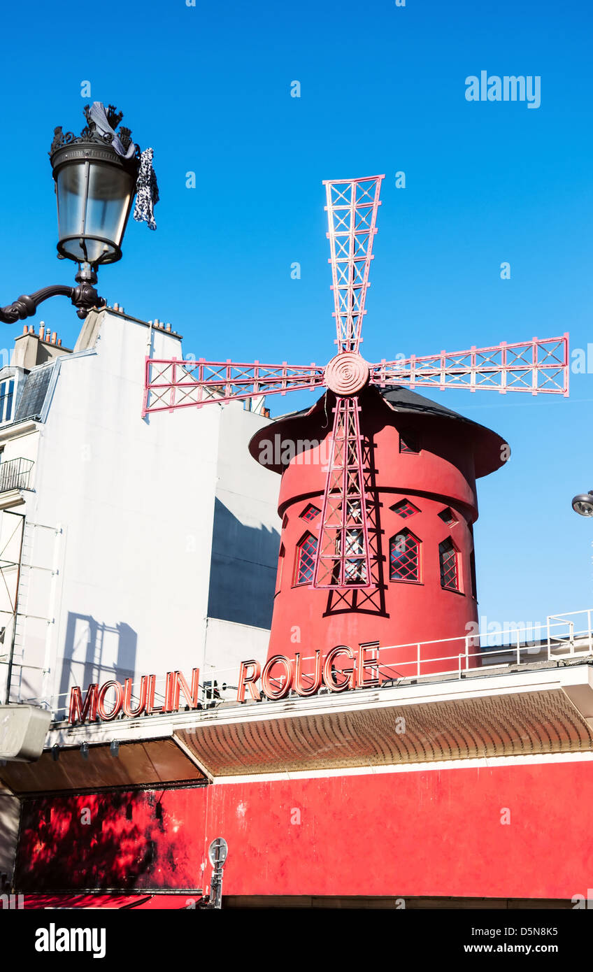 Exterior moulin rouge hi-res stock photography and images - Alamy