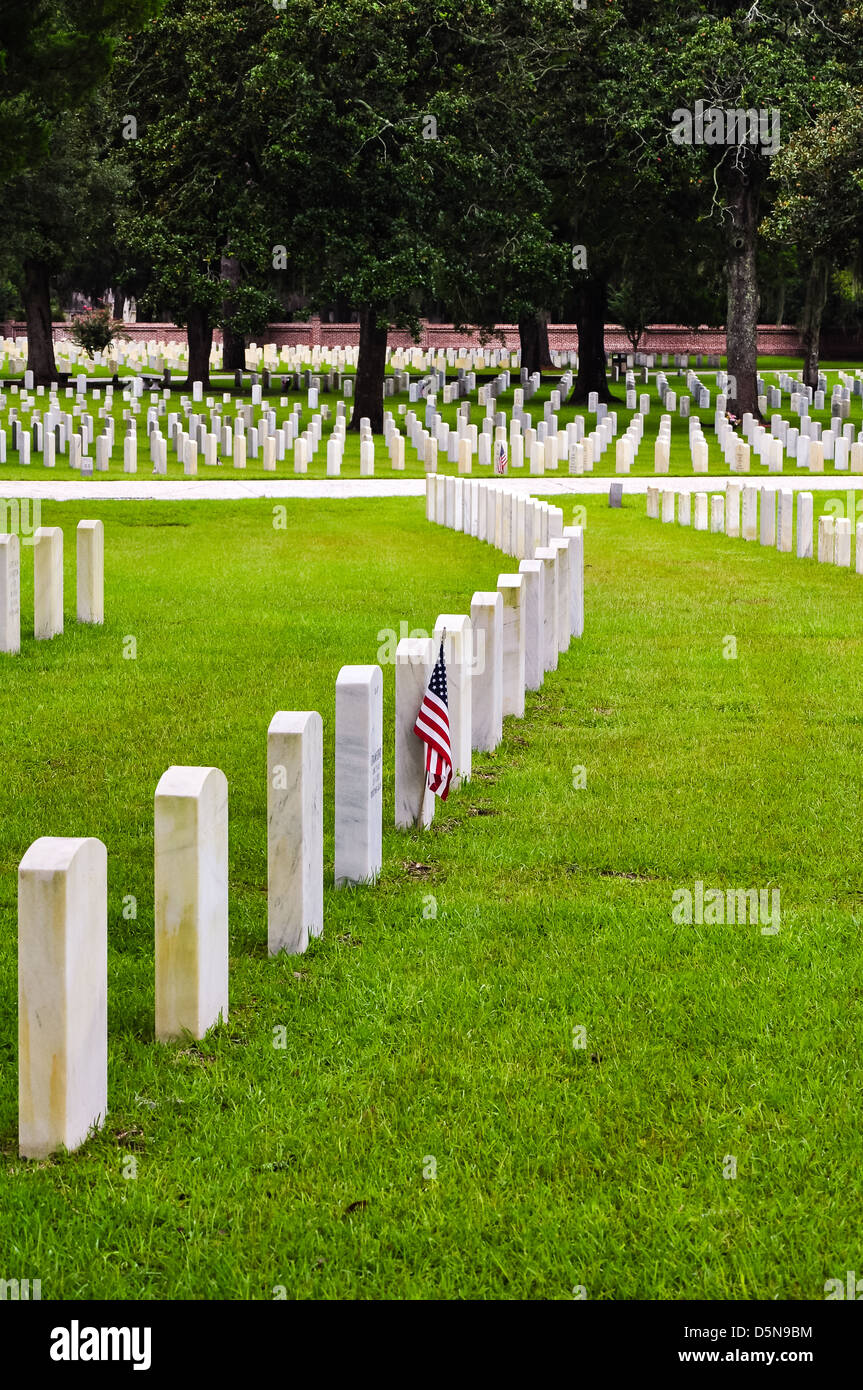 line of tombstones on a national cemetery Stock Photo - Alamy