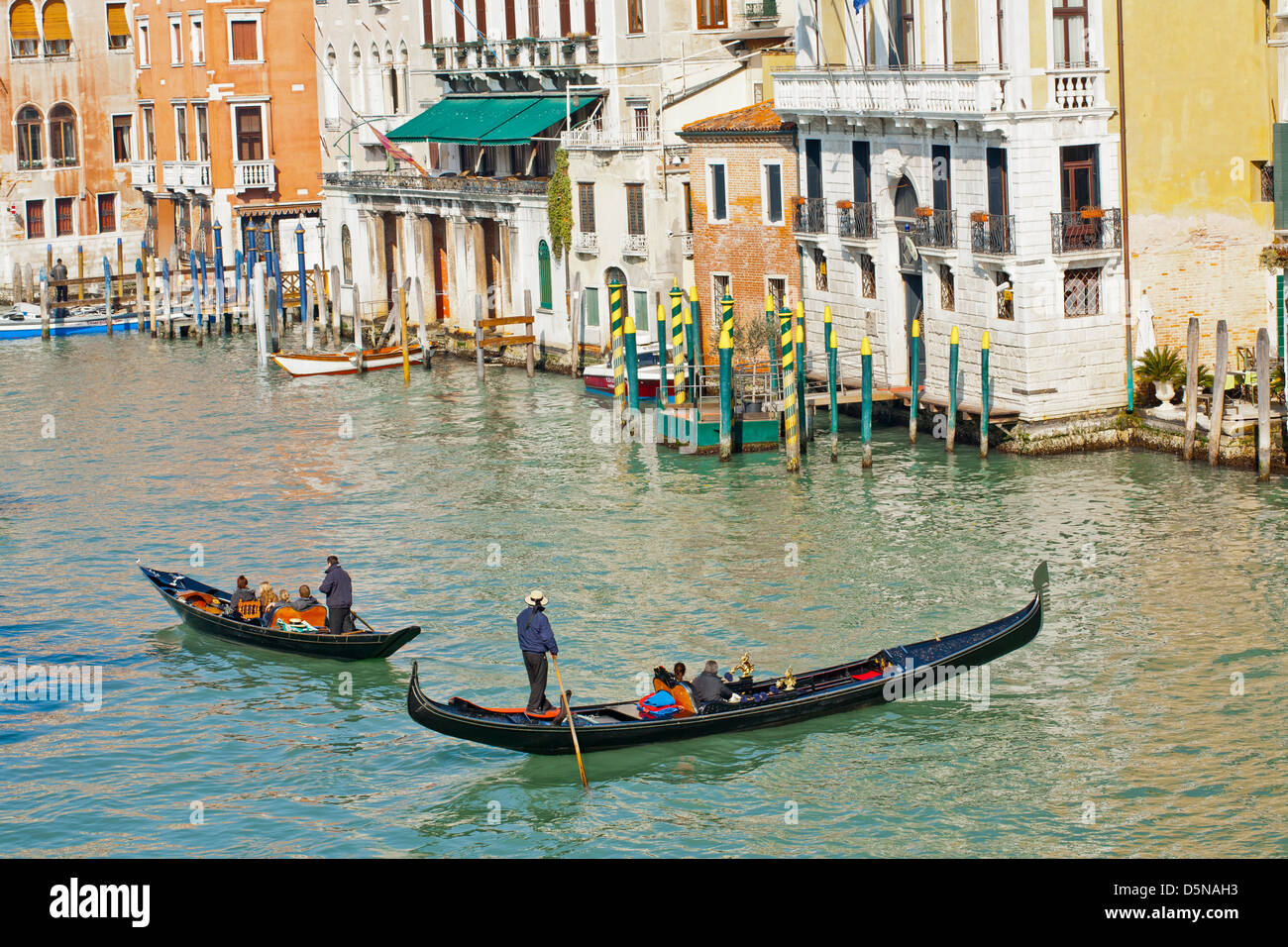 Gondolas in grand canal hi-res stock photography and images - Alamy
