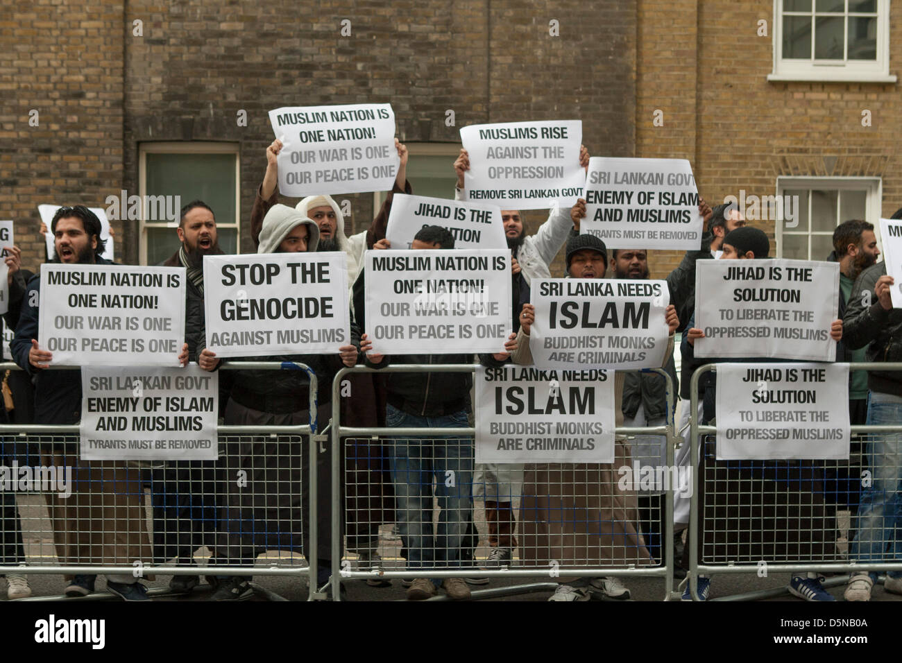 Muslims in britain hi-res stock photography and images - Alamy