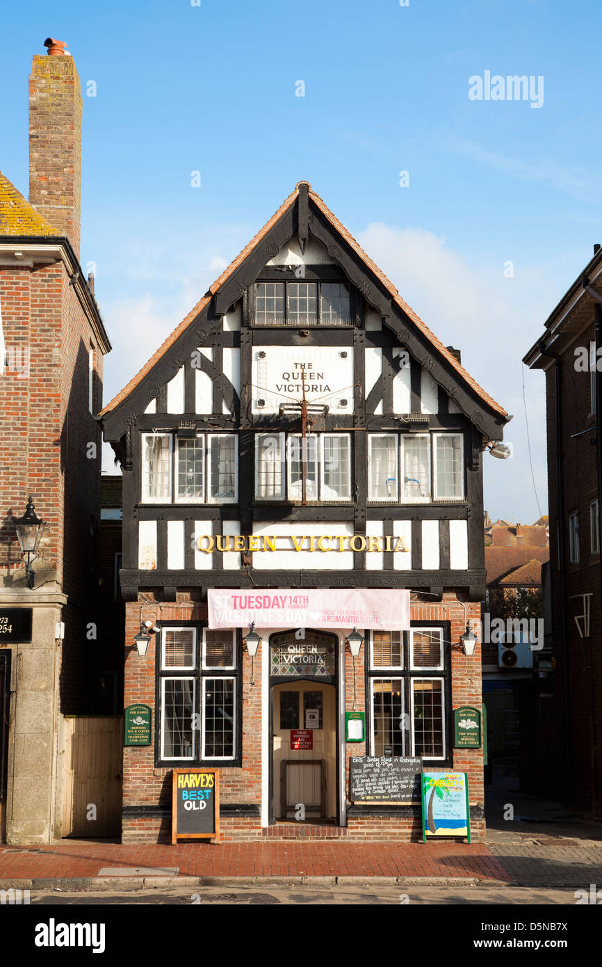 Queen victoria pub hi-res stock photography and images - Alamy