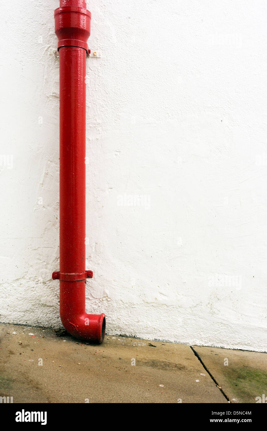 Red gutter in white wall Stock Photo - Alamy
