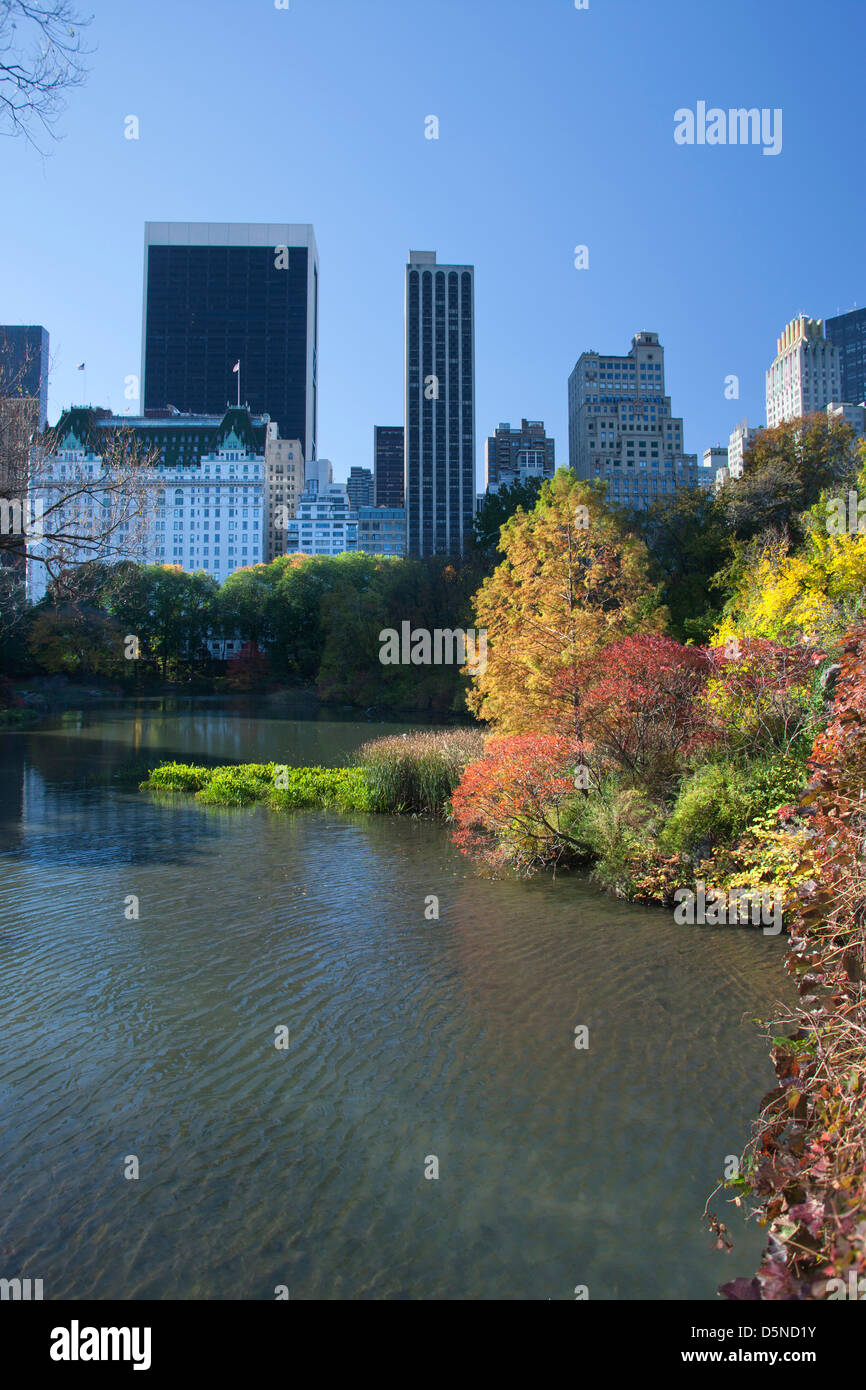 The pond central park hi-res stock photography and images - Alamy