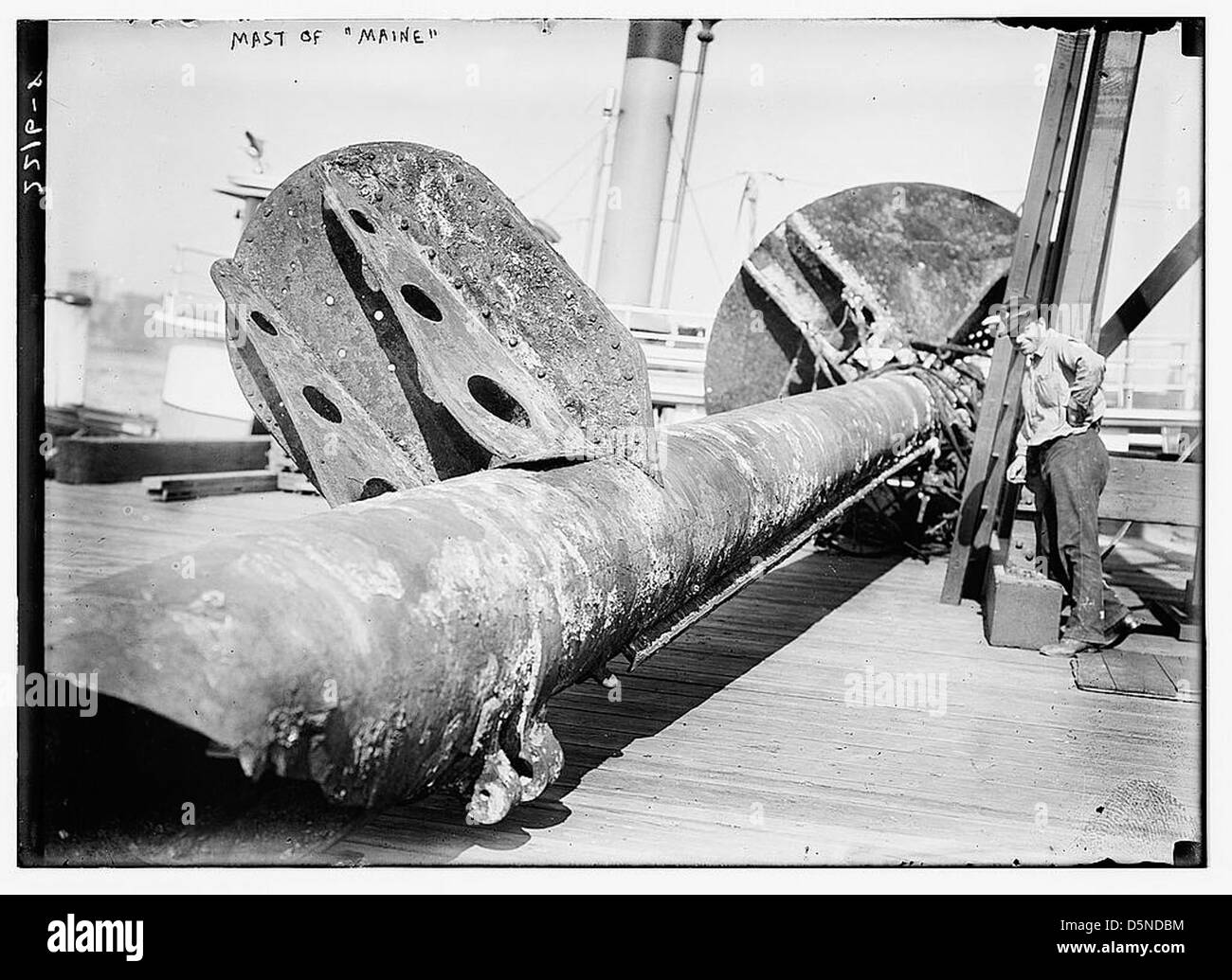 The mast of the USS Maine (ACR-1) is shown in this photograph during ...