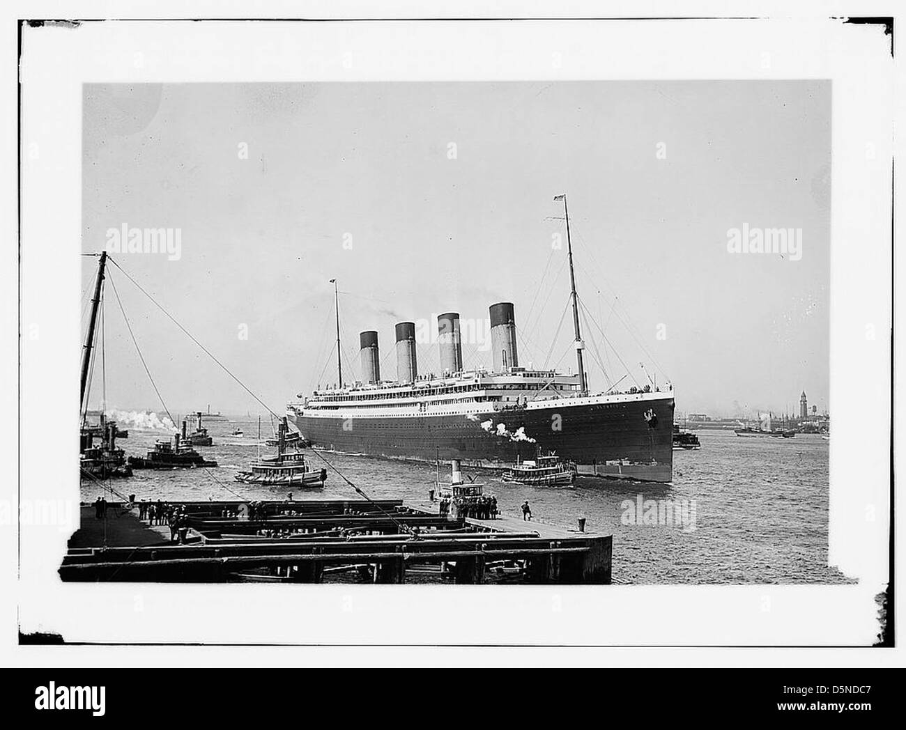 Olympic class liners hi-res stock photography and images - Alamy