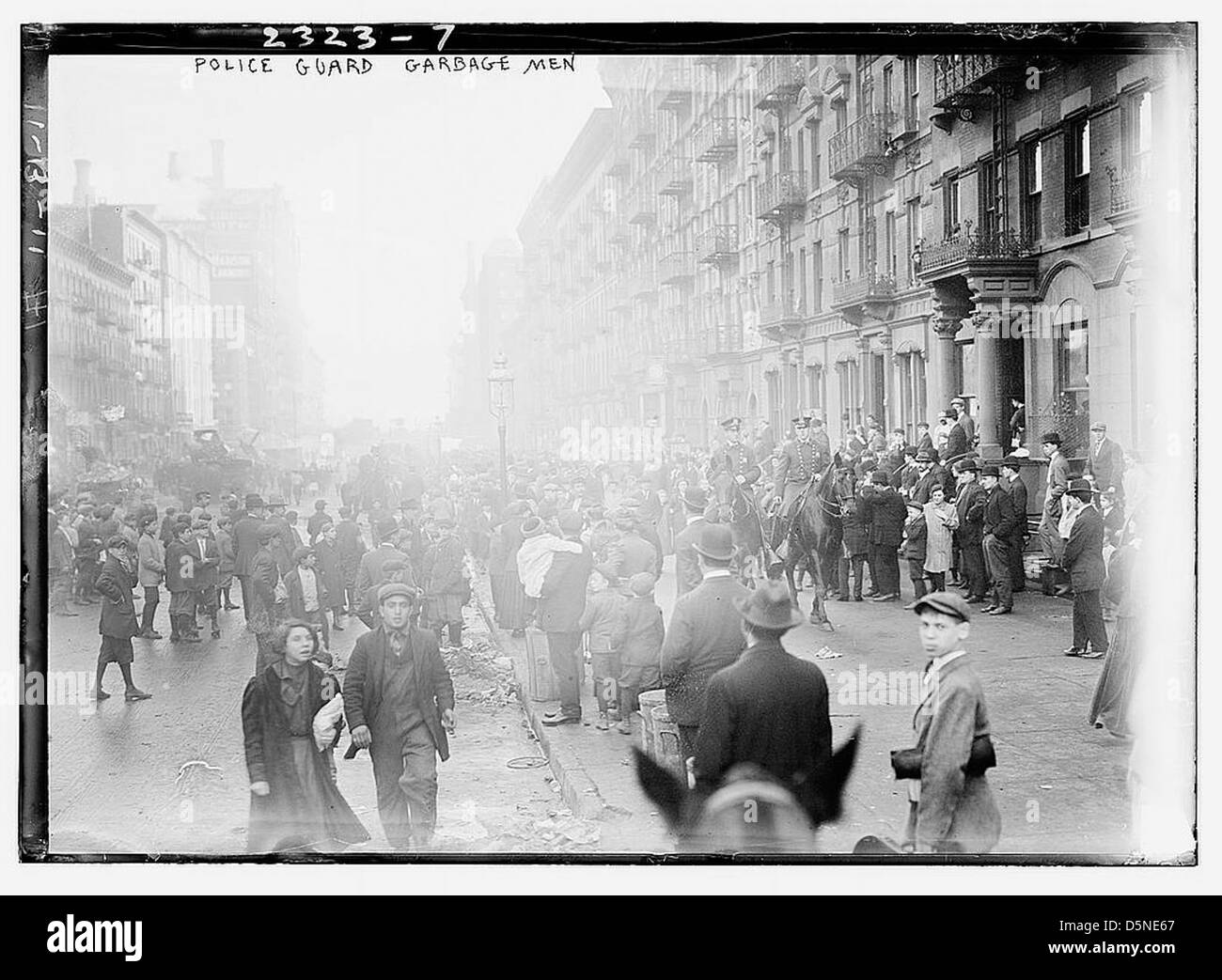 1910s new york police officers hi-res stock photography and images - Alamy