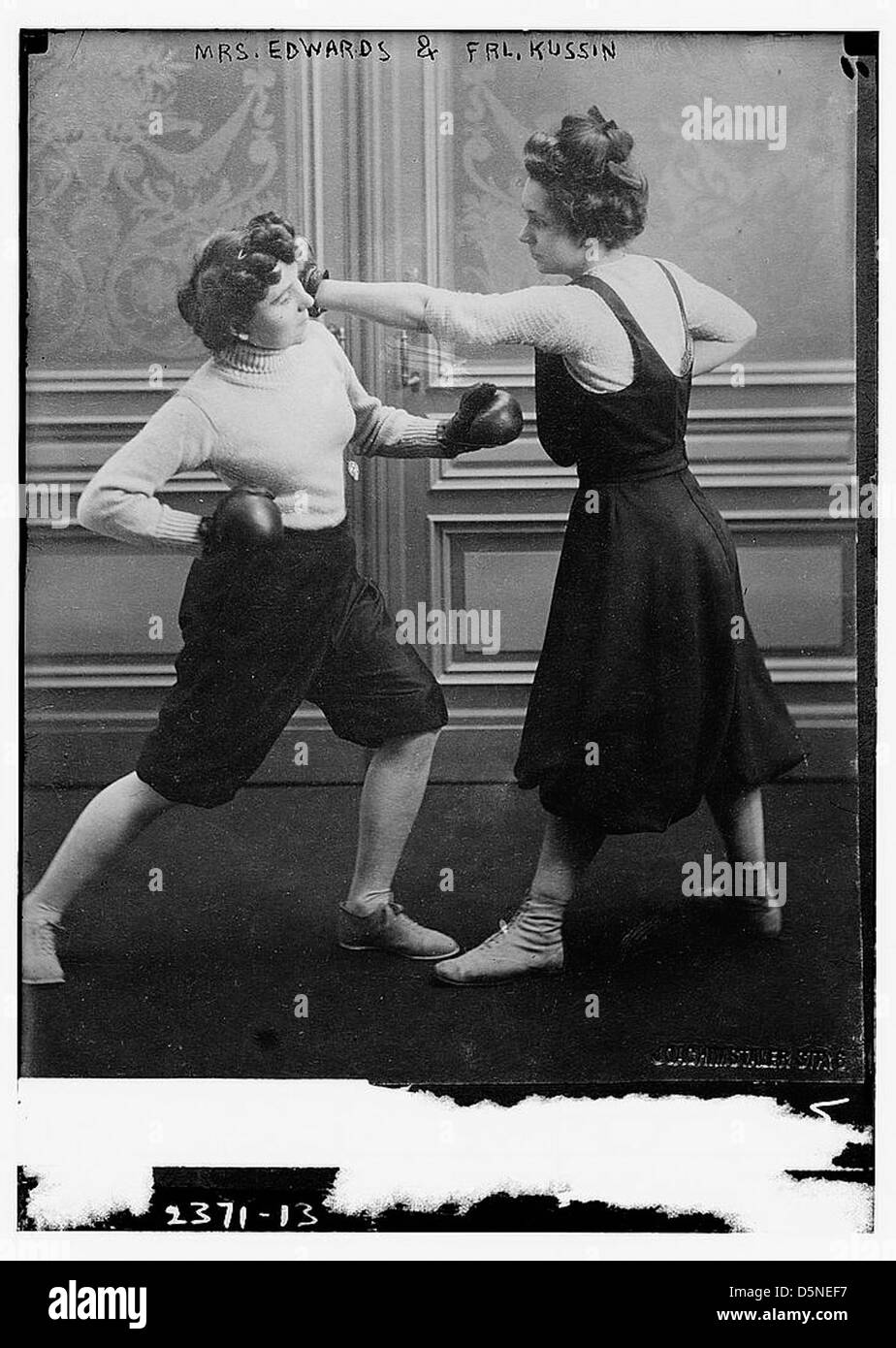 Historical female boxing hi-res stock photography and images - Alamy