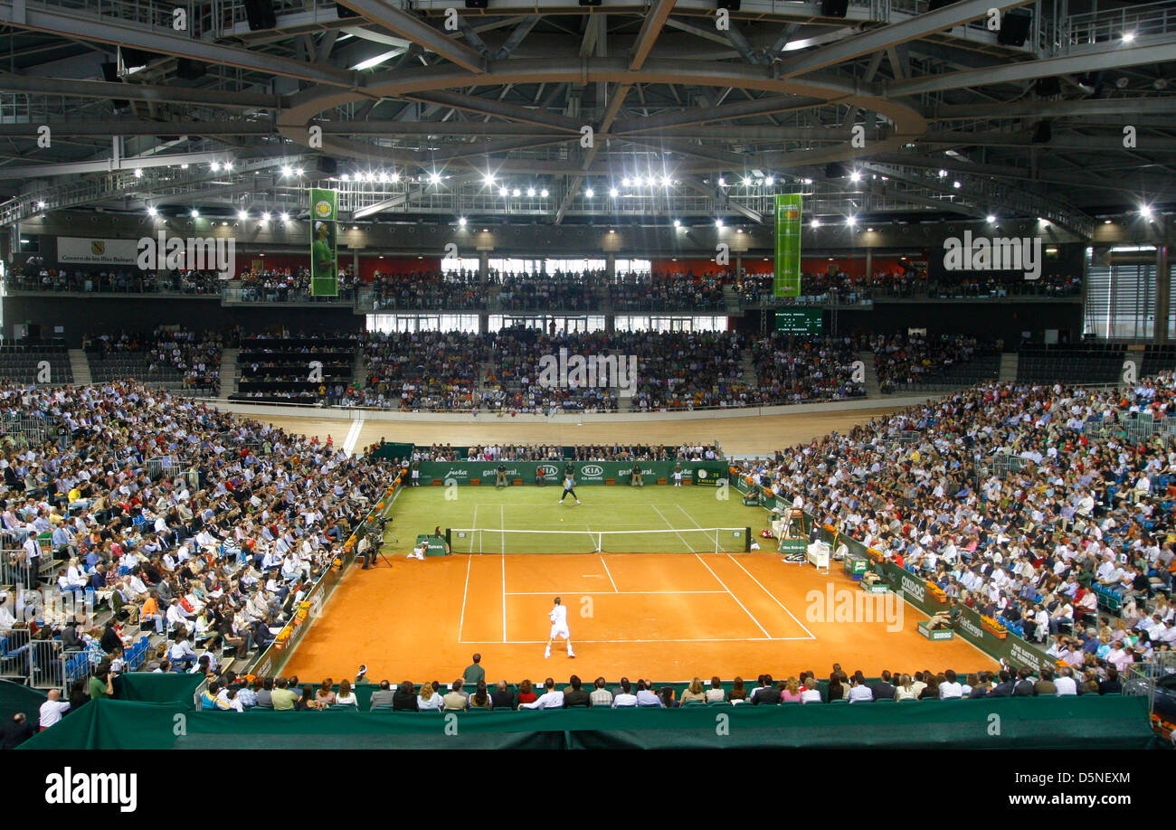 General view of a tennis court during an exhibition tournament with ...