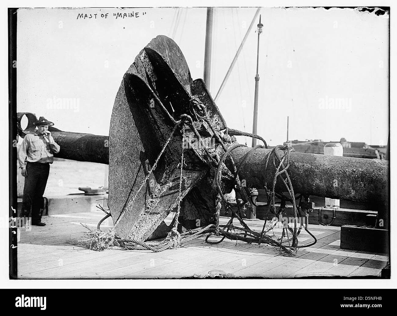 The mast of the USS Maine, an armored cruiser, is seen being salvaged ...