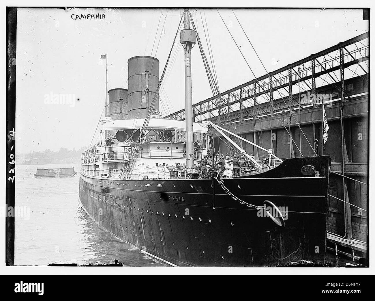 Cunard line steamship Black and White Stock Photos & Images - Alamy