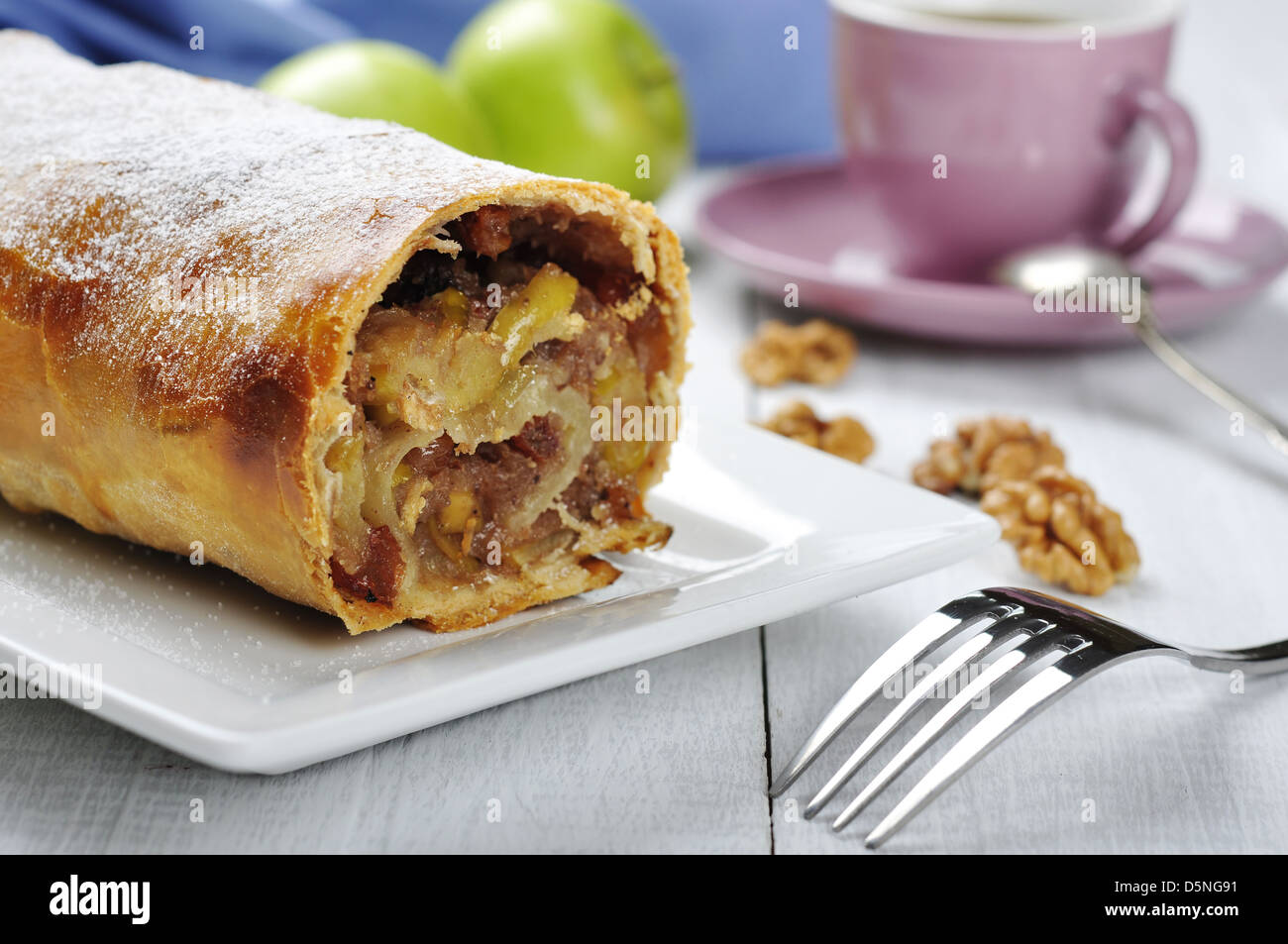 Cafe strudel hi-res stock photography and images - Alamy