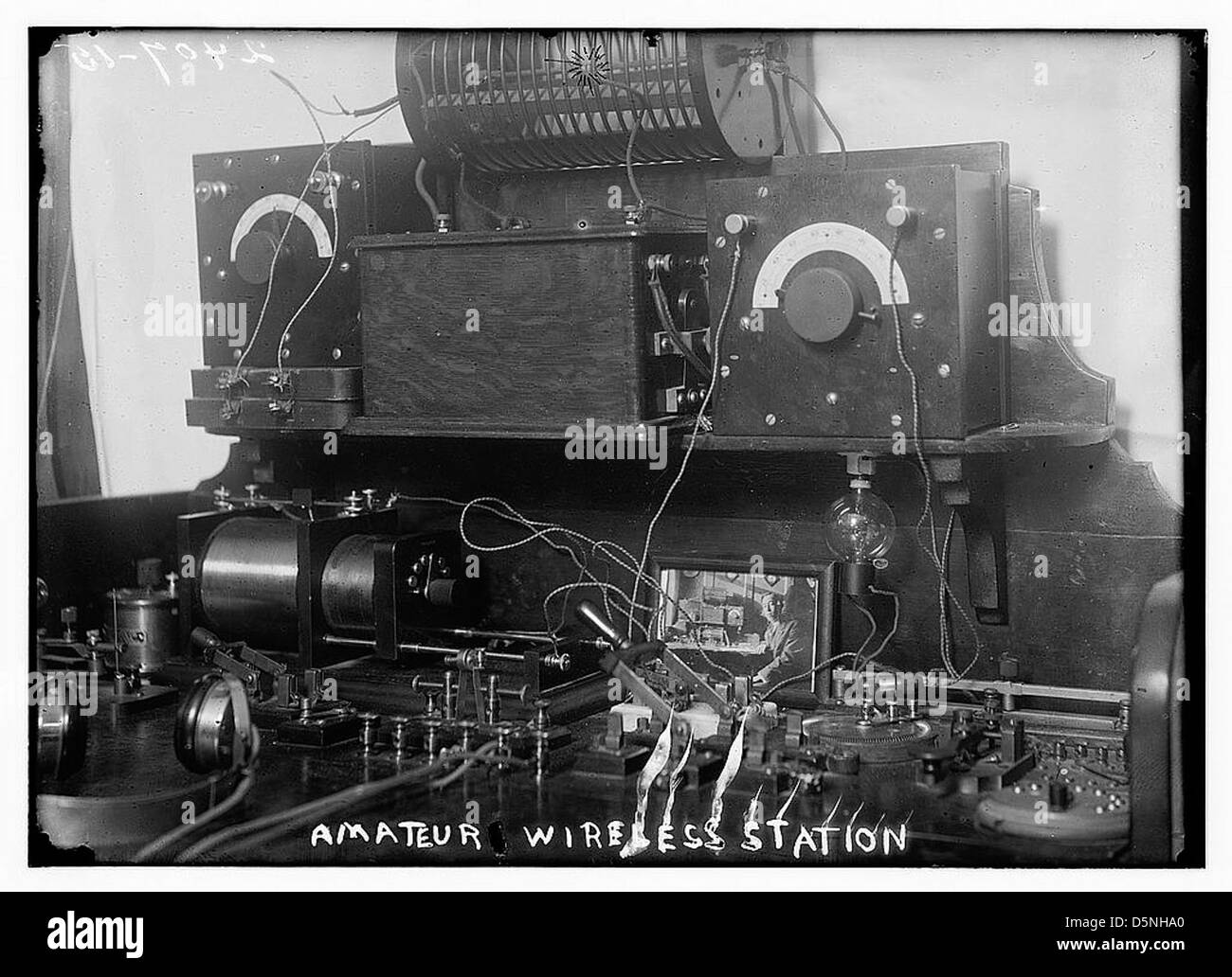 Wireless radio receiver Black and White Stock Photos & Images - Alamy