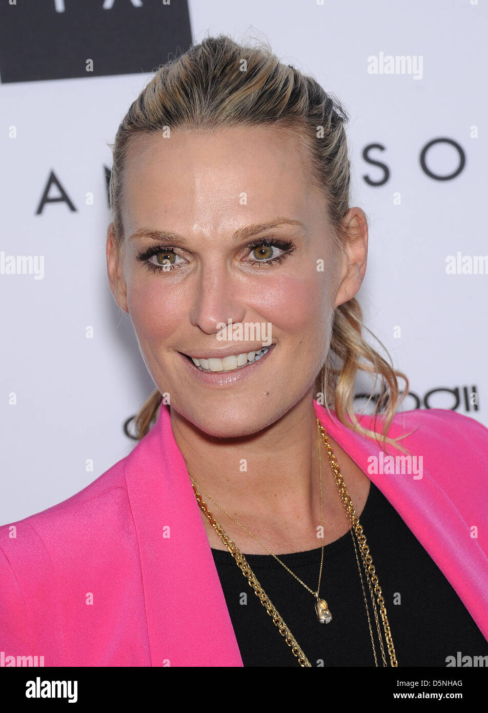 Brentwood, California, USA. 4th April 2013. Molly Sims arrives for the ...