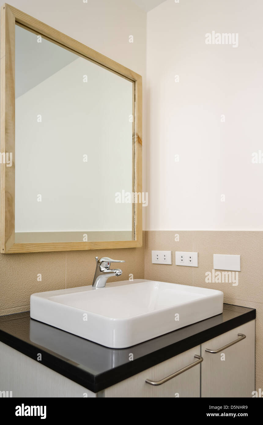 Lavatory sink of a brand new bathroom Stock Photo - Alamy