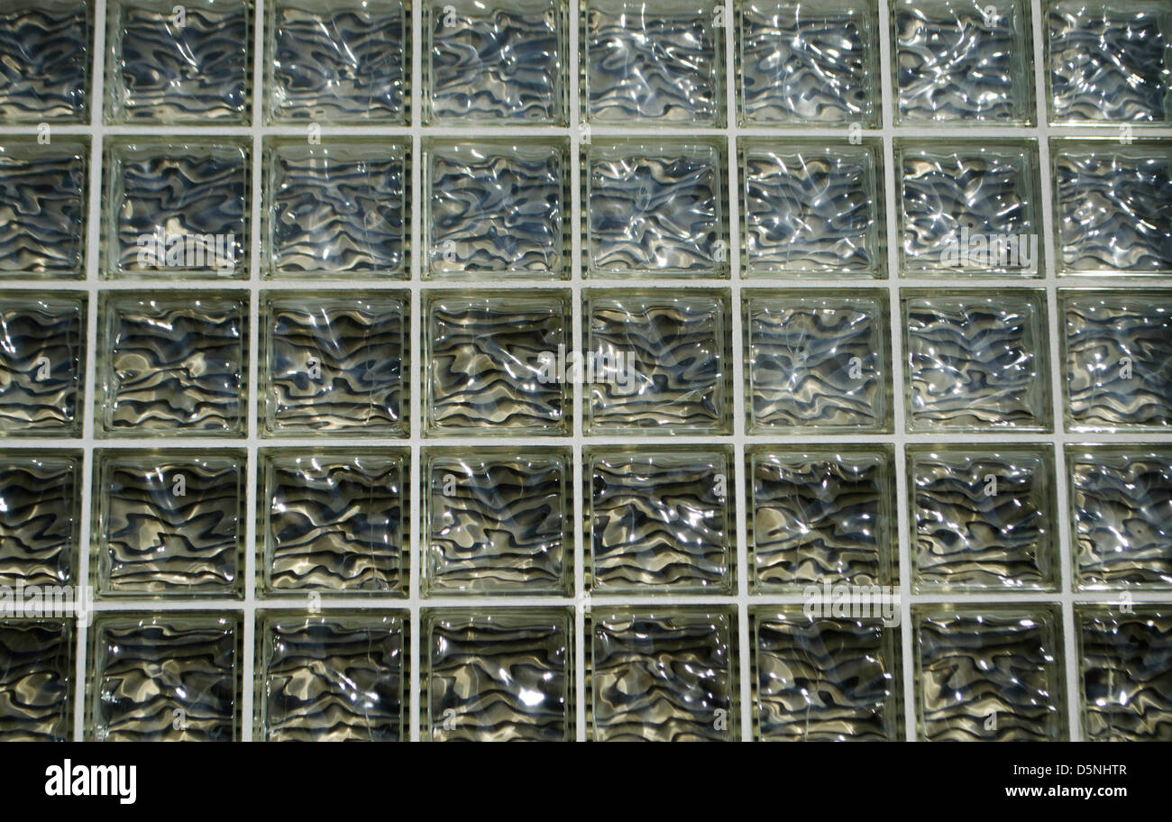 Glass brick wall hi-res stock photography and images - Alamy