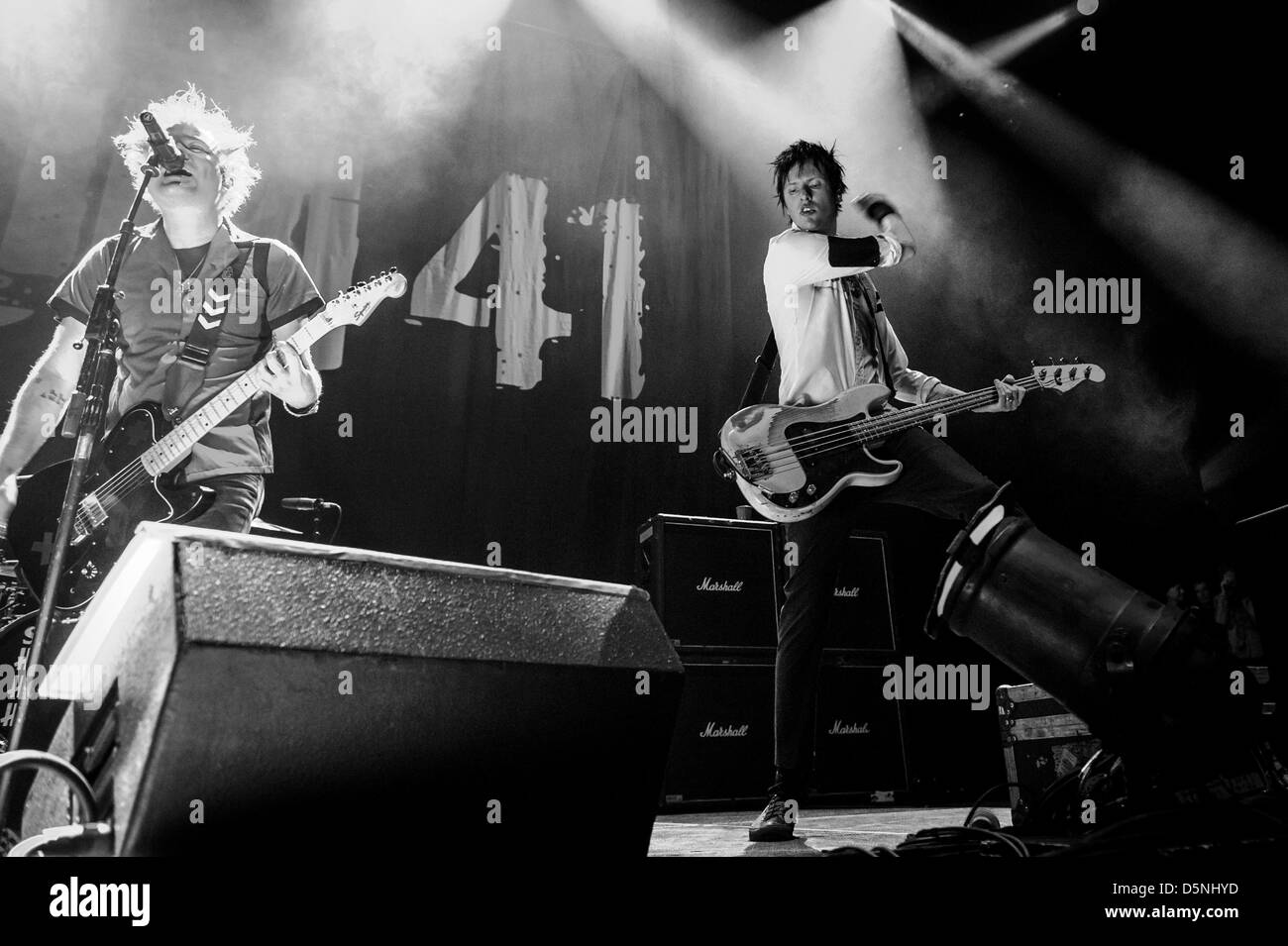 Sum 41 bassist hi-res stock photography and images - Alamy
