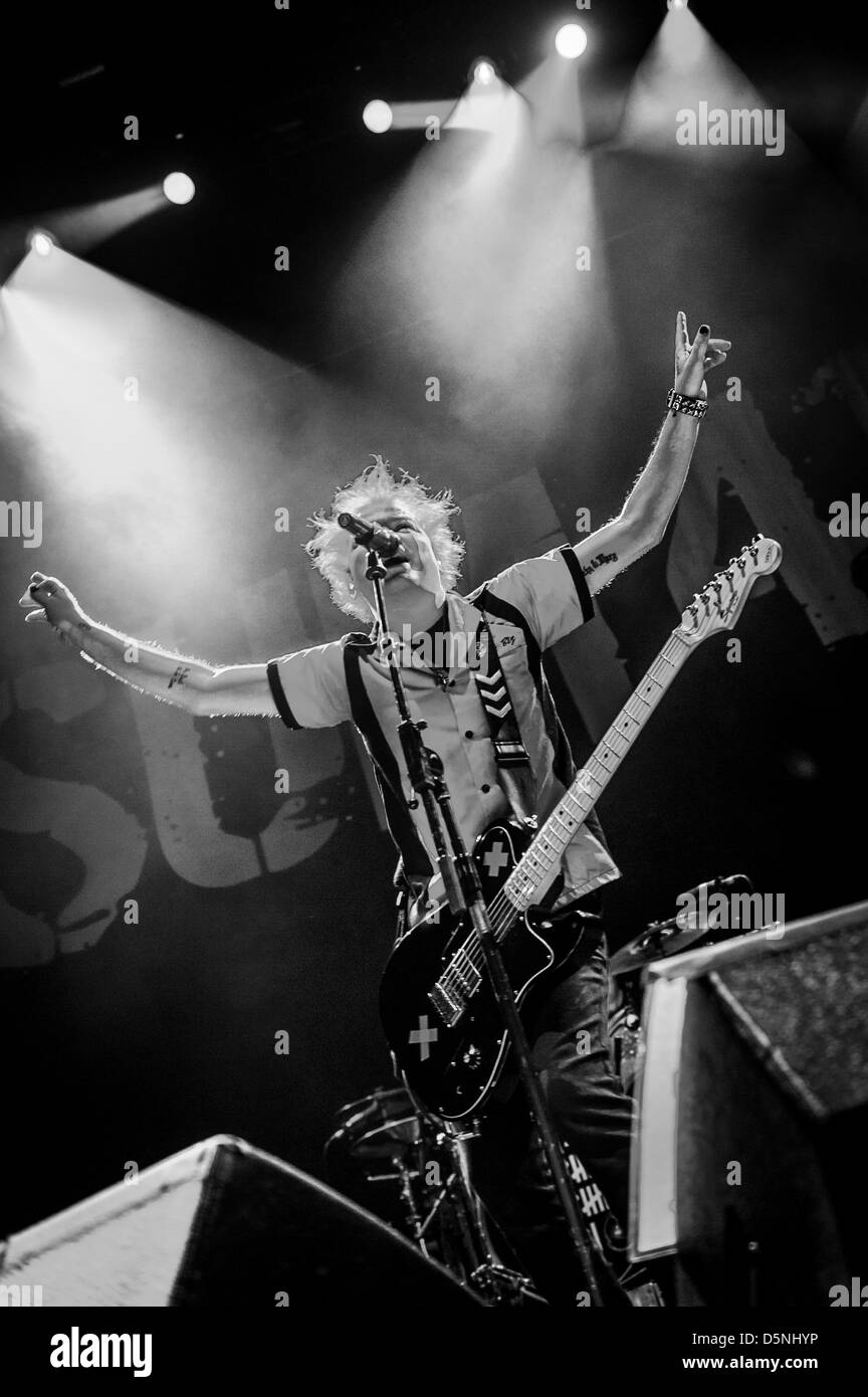 Sum 41 guitarist hi-res stock photography and images - Alamy