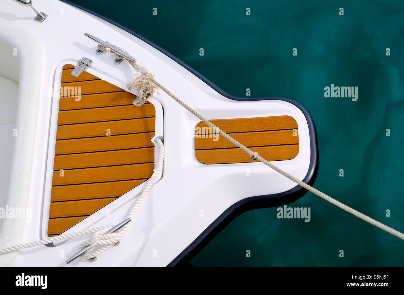 White watercraft hi-res stock photography and images - Alamy